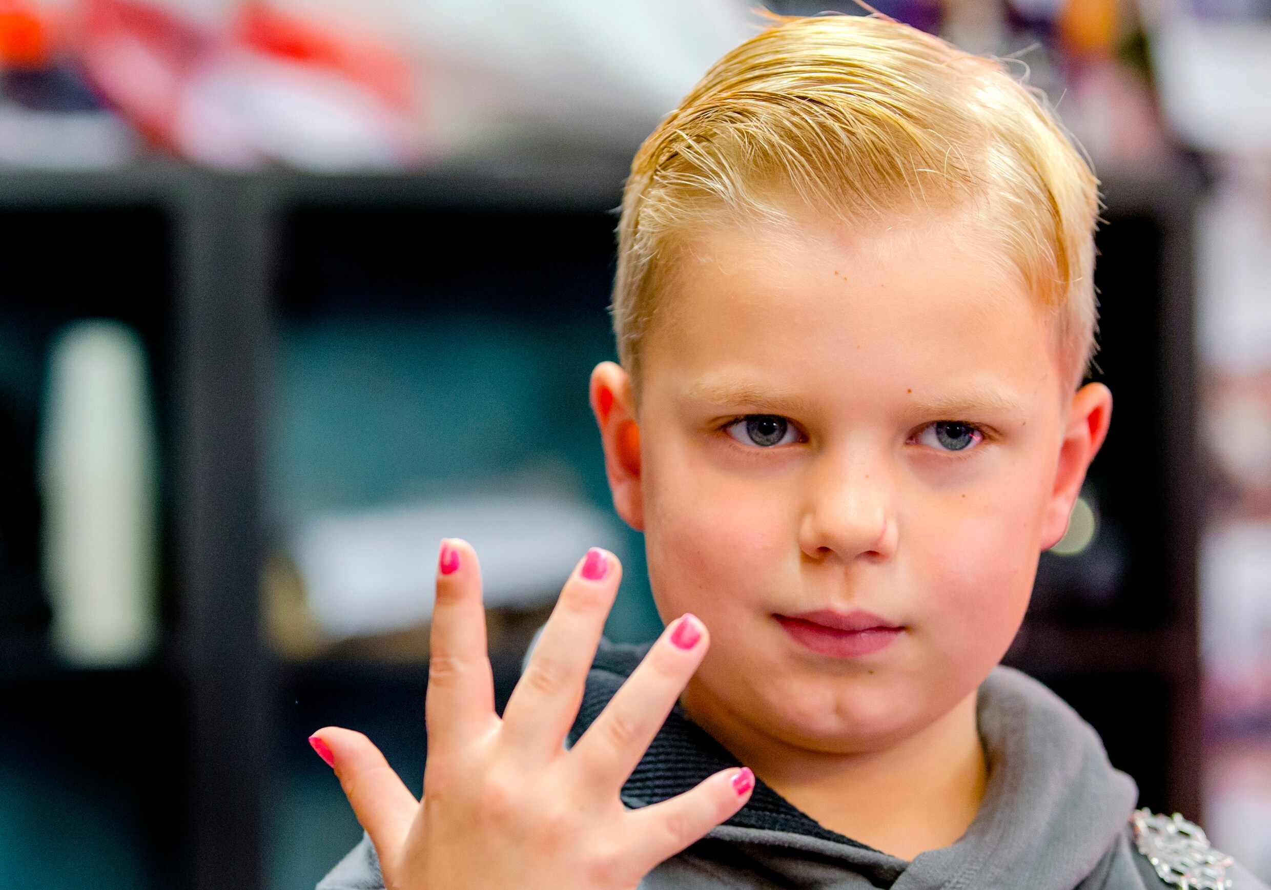 Ziekenhuis in Utrecht koopt robotarm dankzij Tijns nagellak-actie | Het ...