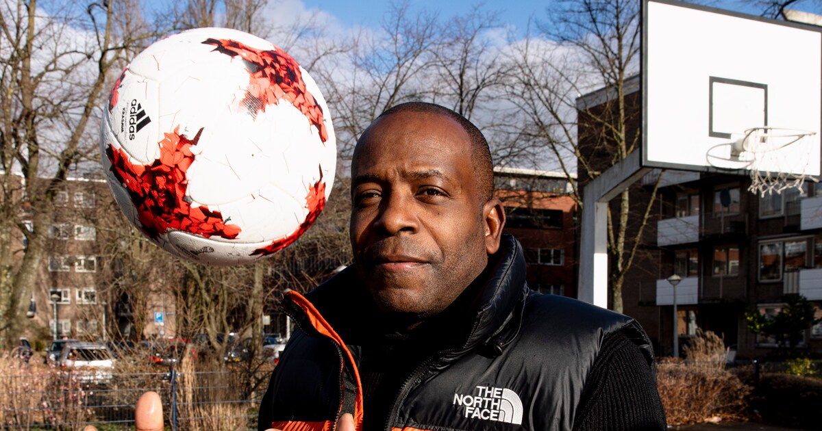 Oud-keeper Stanley Menzo over druk, succes en racisme: ‘Ik voelde me ...