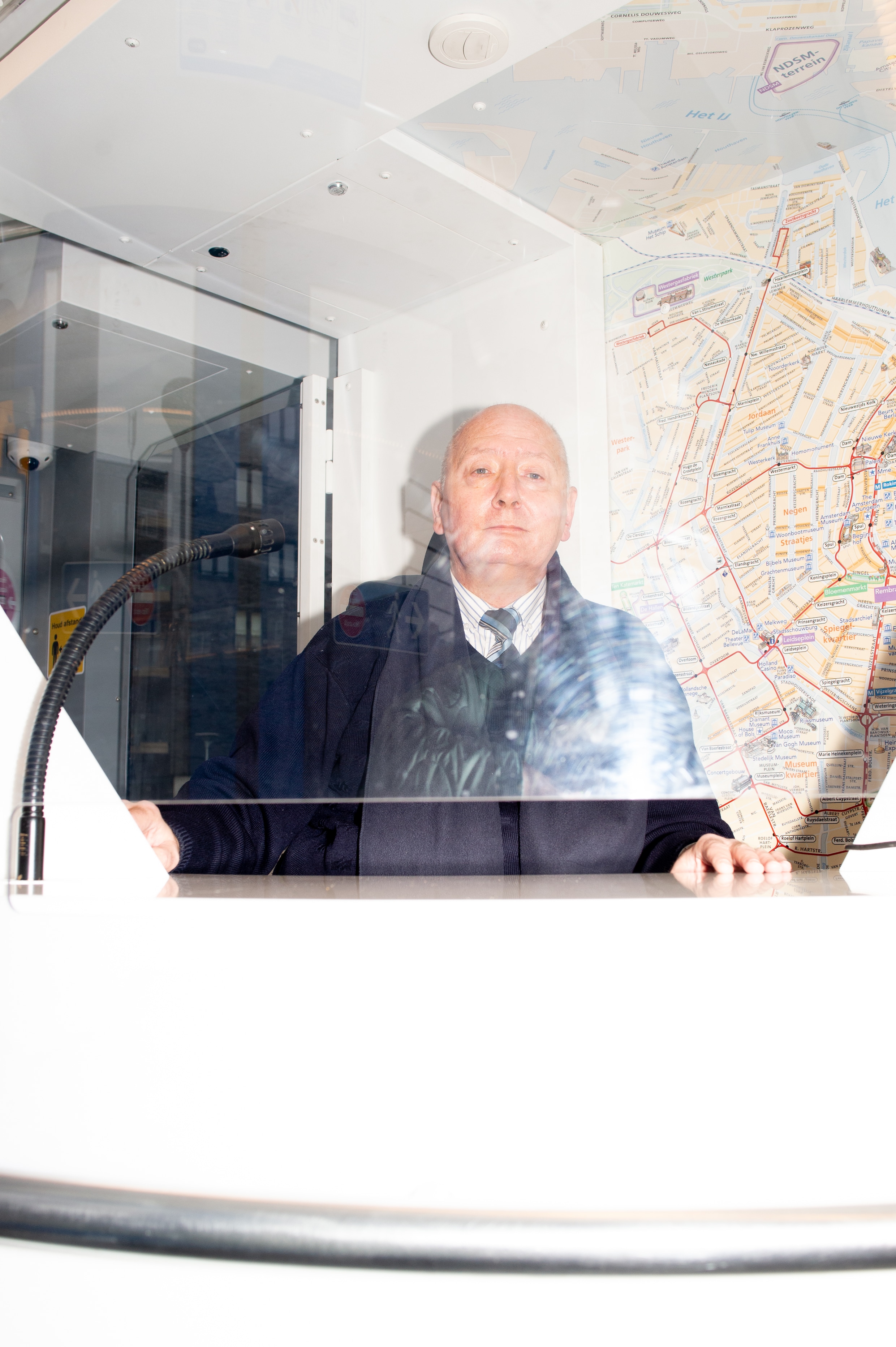 Ook boeven nemen de tram in nieuwe thriller Roy Peters | Het Parool