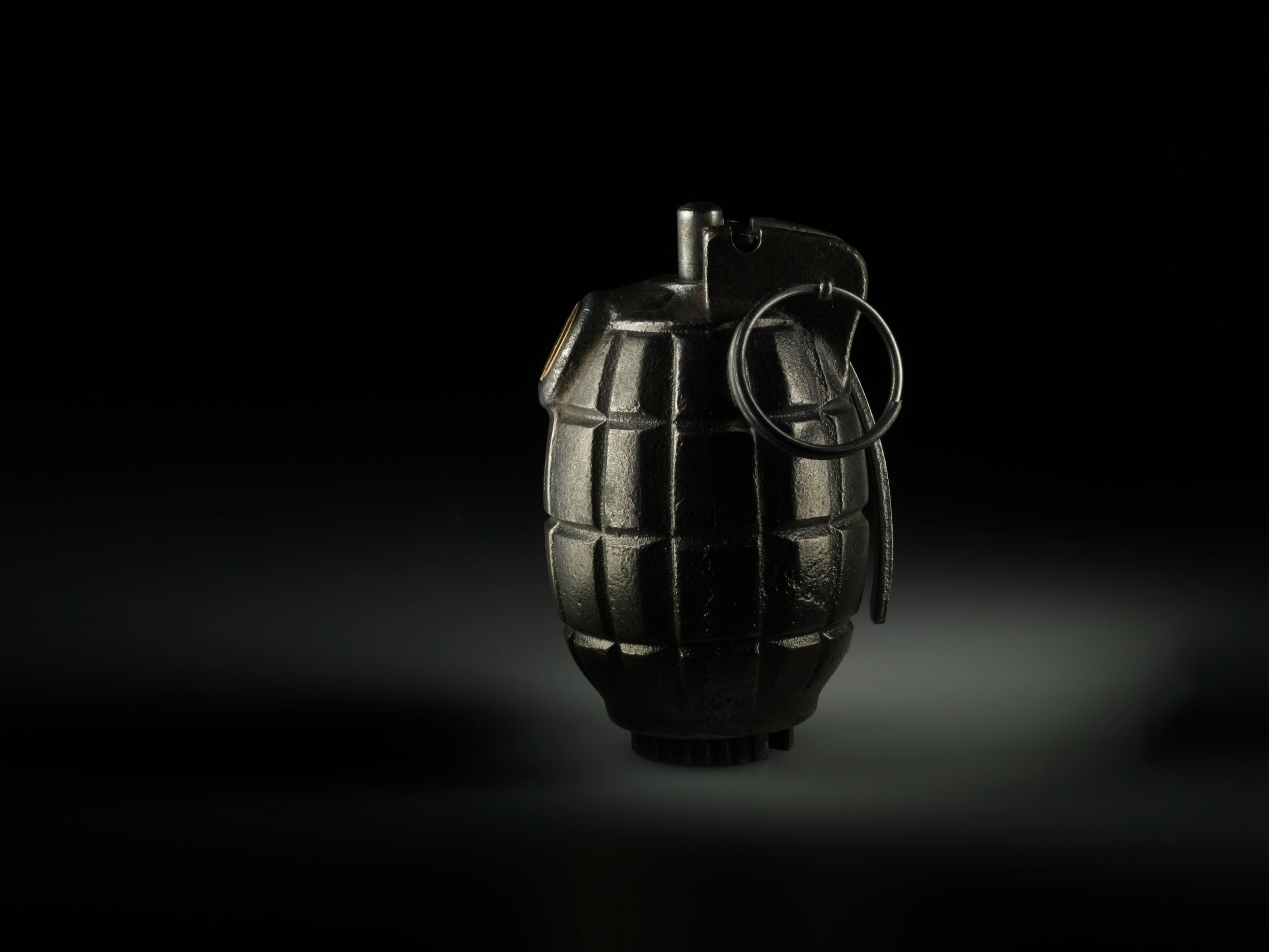 Oude handgranaat gevonden in Leidsegracht in Amsterdam | Het Parool