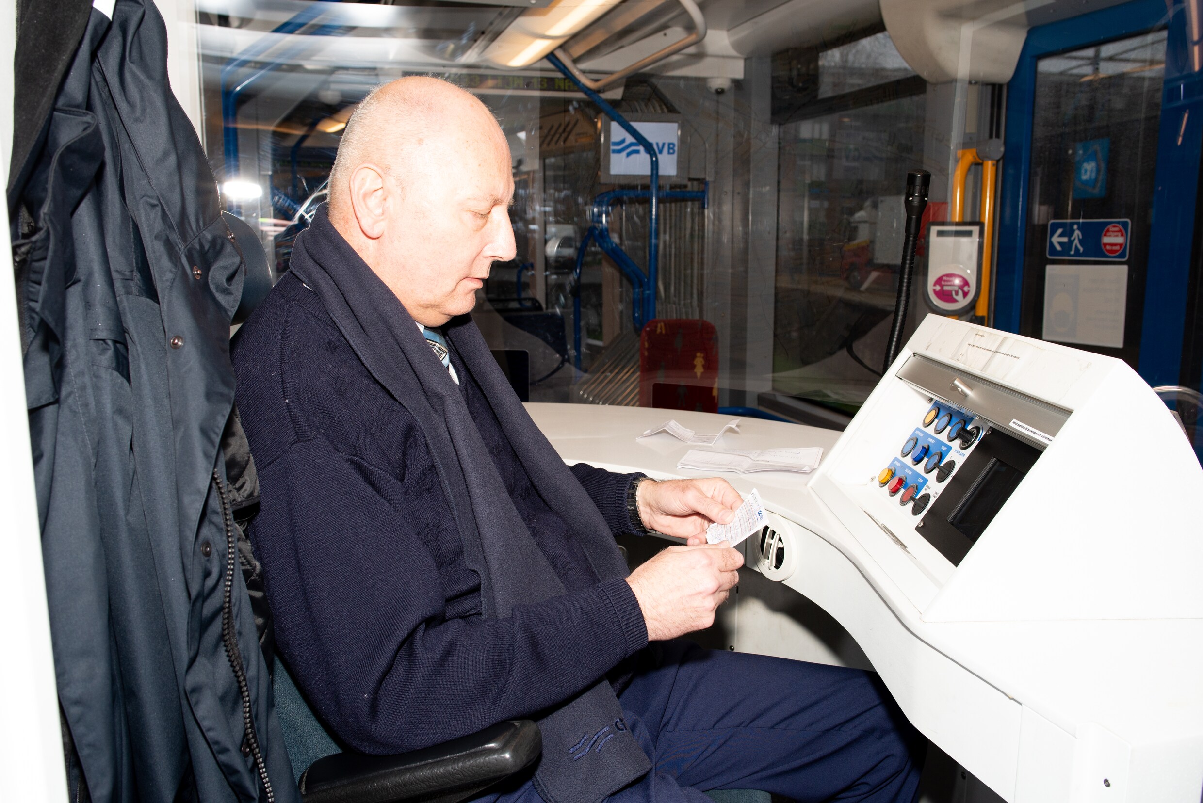 Ook boeven nemen de tram in nieuwe thriller Roy Peters | Het Parool