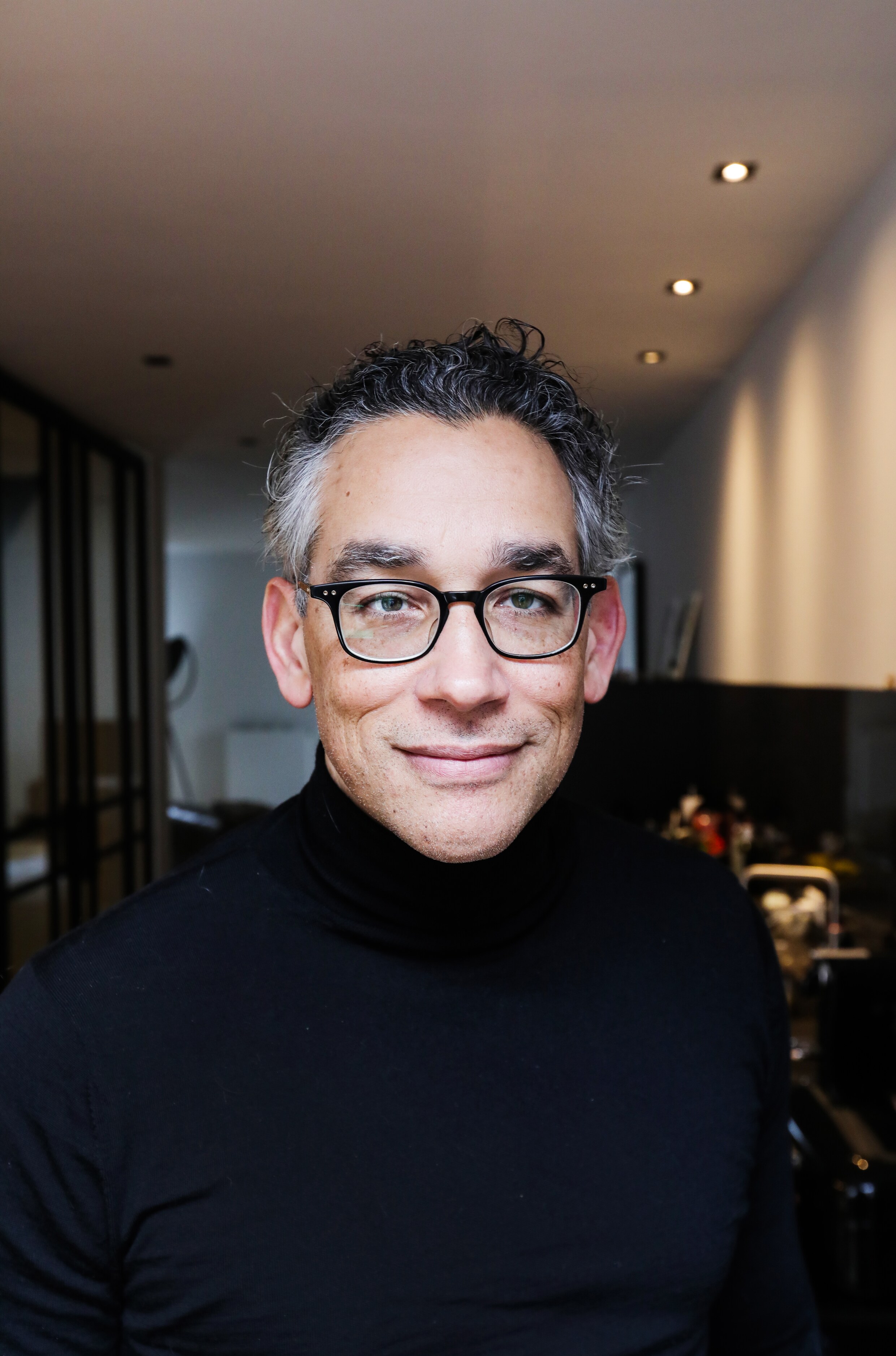 Hij wil zijn moeder vaker opzoeken: ‘Ik ben blij dat het contact weer ...