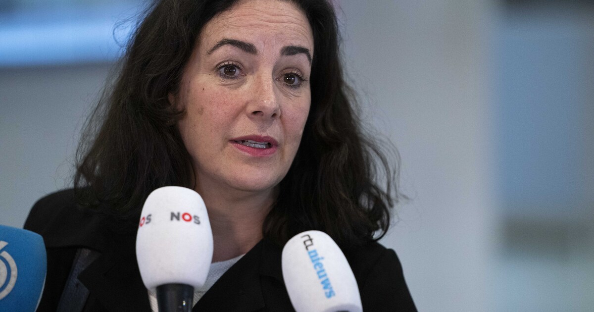 Halsema wil terrassen wél open: ‘Handhaving anders onhaalbaar’ | Het Parool