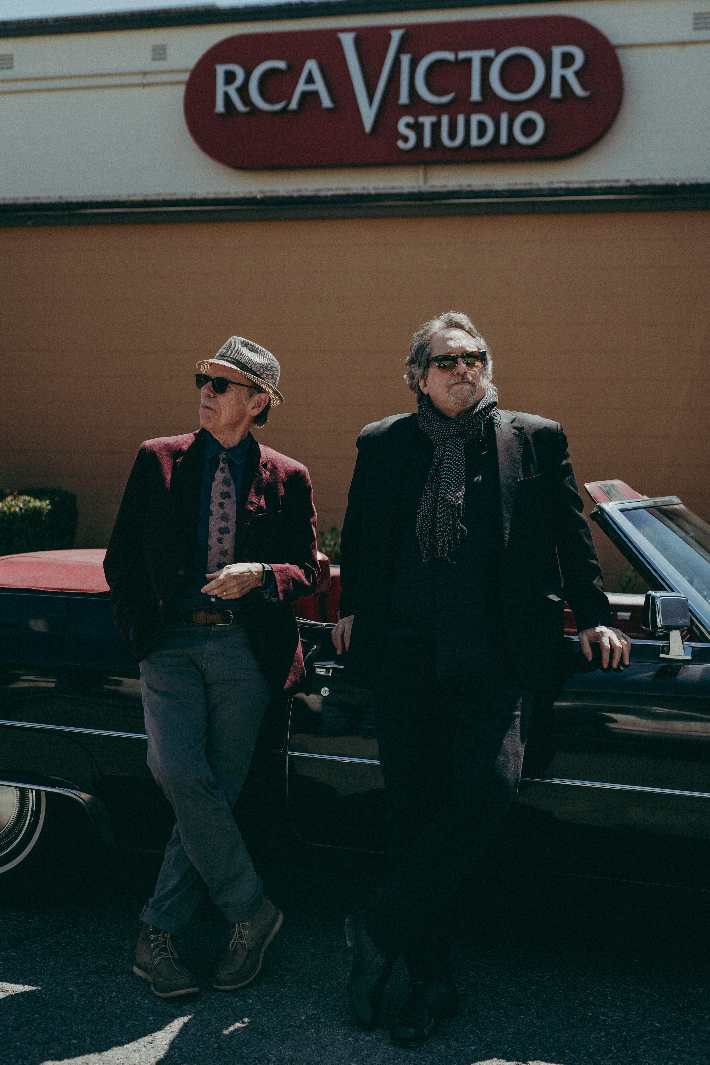 John Hiatt en de Jerry Douglas Band maken muziek op heilige grond | Het ...