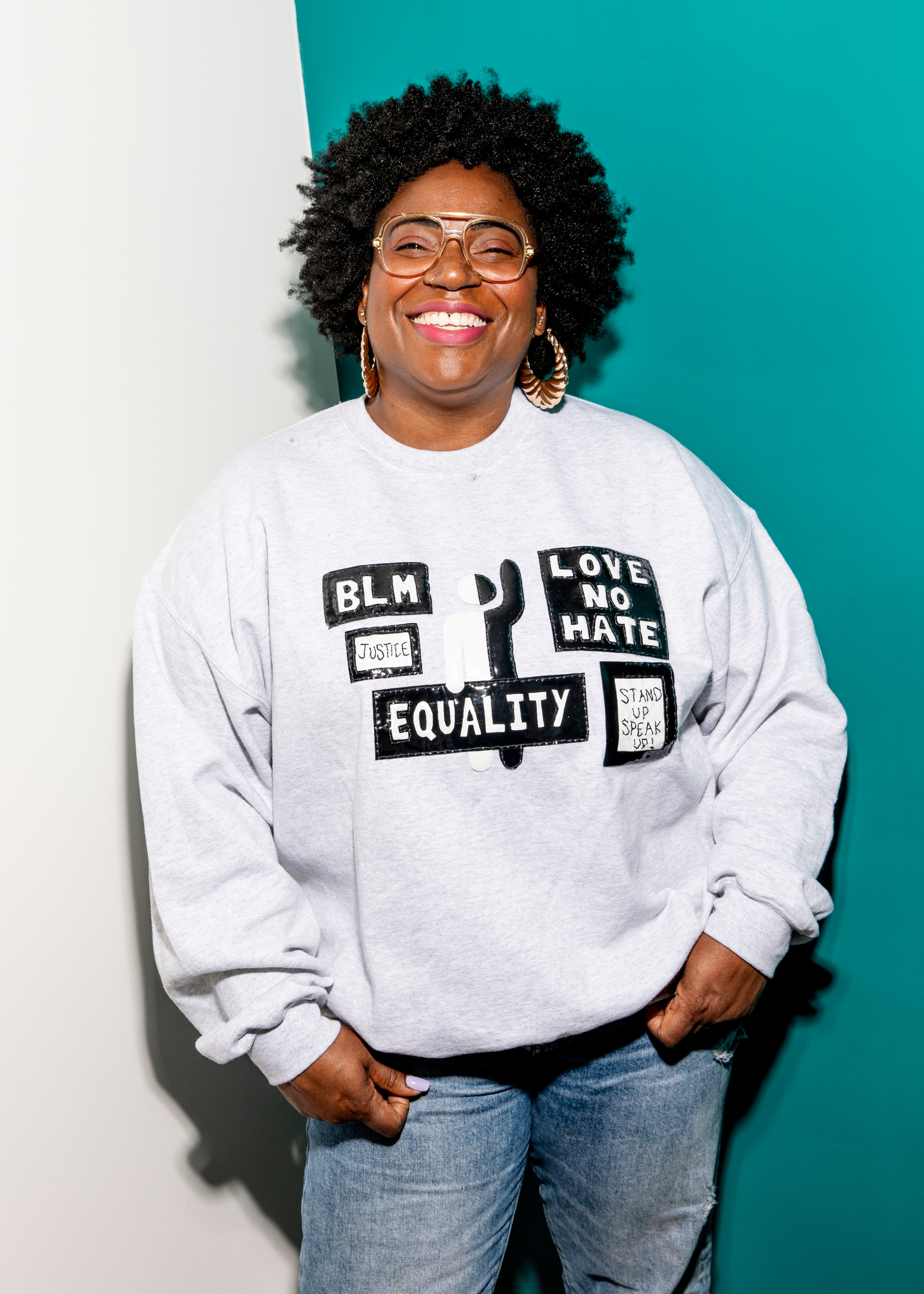 Dayenne Bekker ontwerpt sweaters met een boodschap: laat alle vrouwen ...