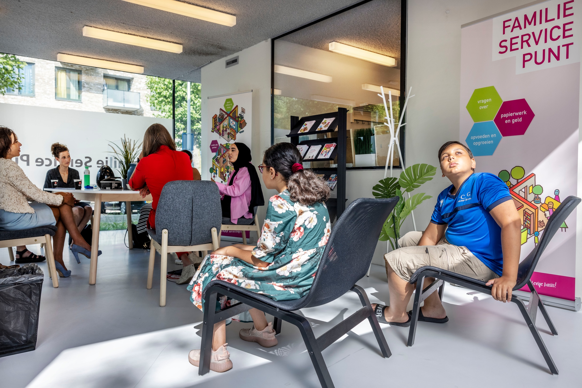 Hulp voor kind én gezin: Amsterdam krijgt er 24 ‘familiescholen’ bij in ...