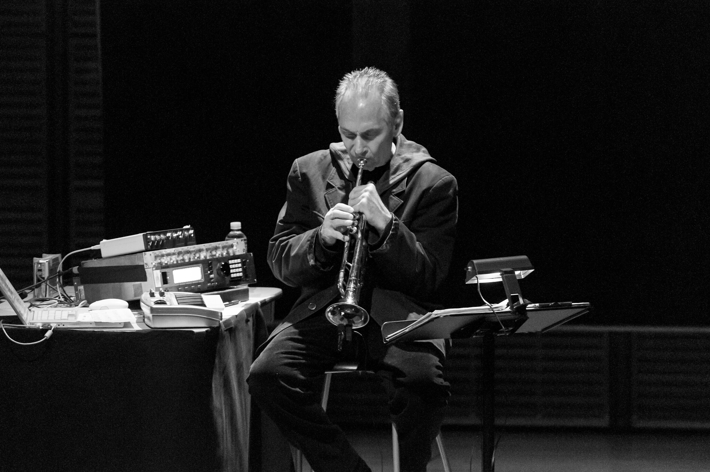 Jon Hassell (1937-2021) maakte op zijn manier ‘Vierde Wereldmuziek ...