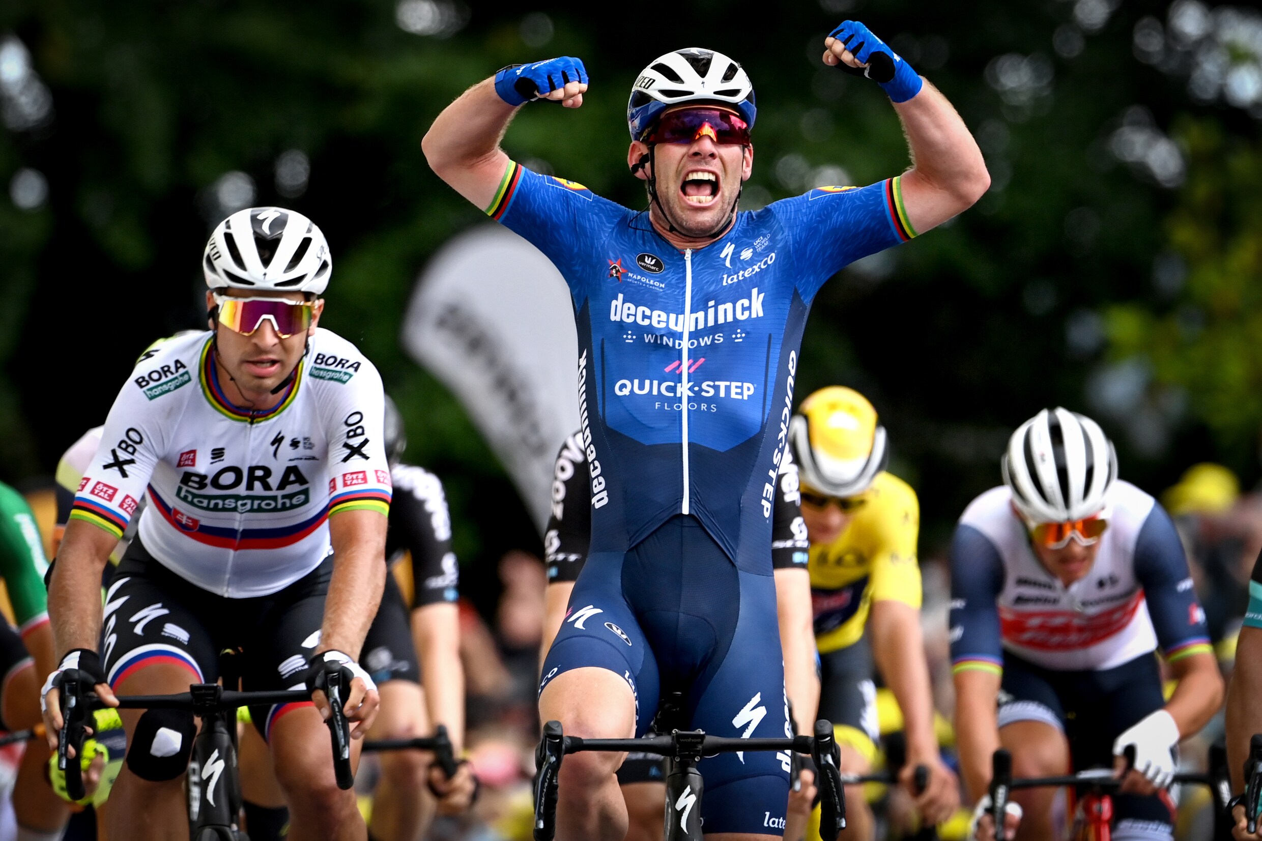 Verloren zoon Mark Cavendish keert terug met emotionele ritzege | Het ...