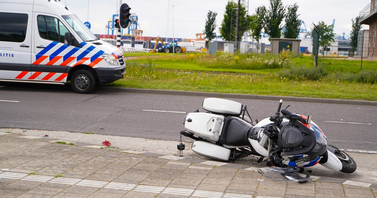Motoragent in Rotterdam omgekomen bij ongeval, betrokken vrachtwagen ...