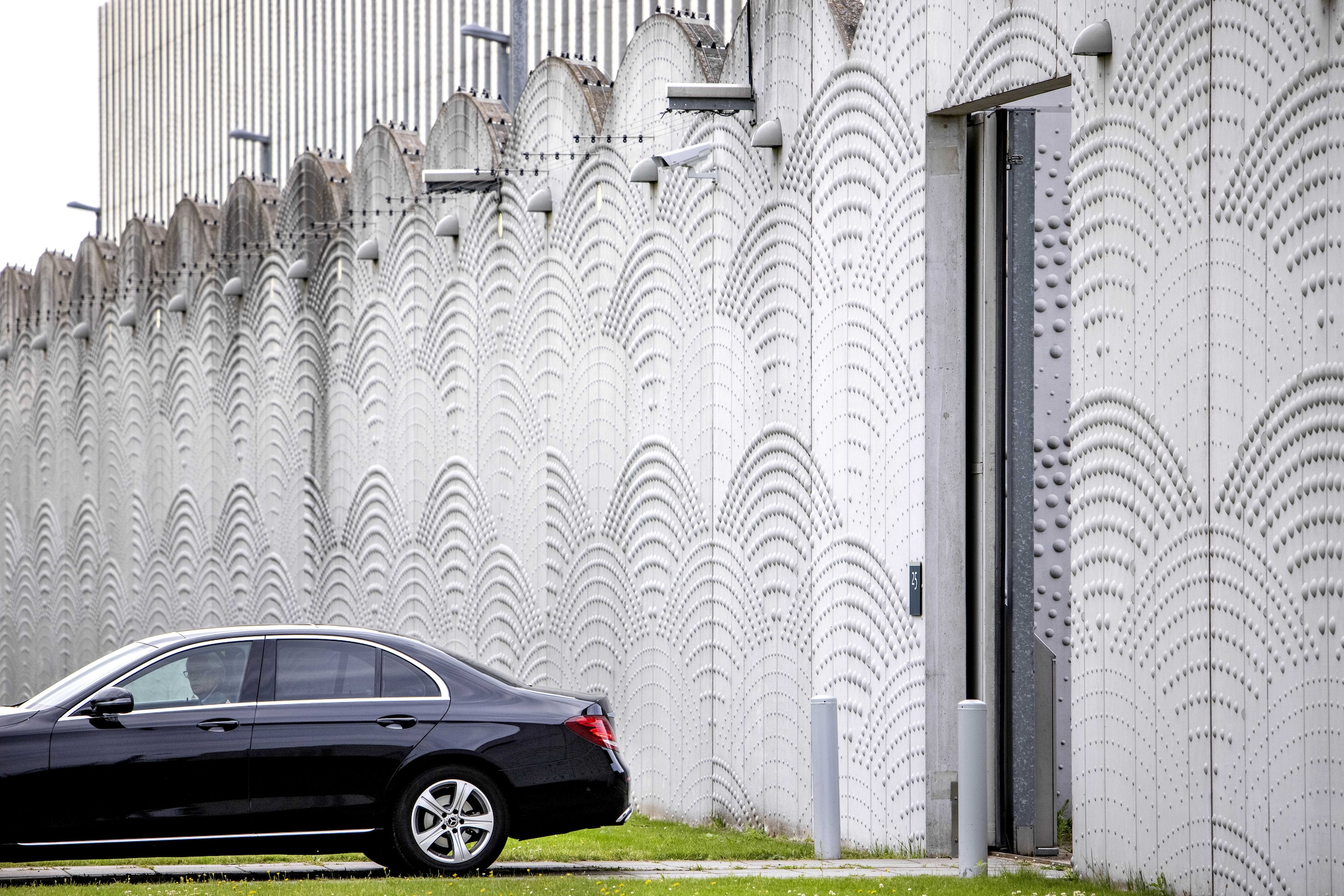 Geen levenslang maar 30 jaar cel voor moord op advocaat Derk Wiersum van kroongetuige Nabil B ...