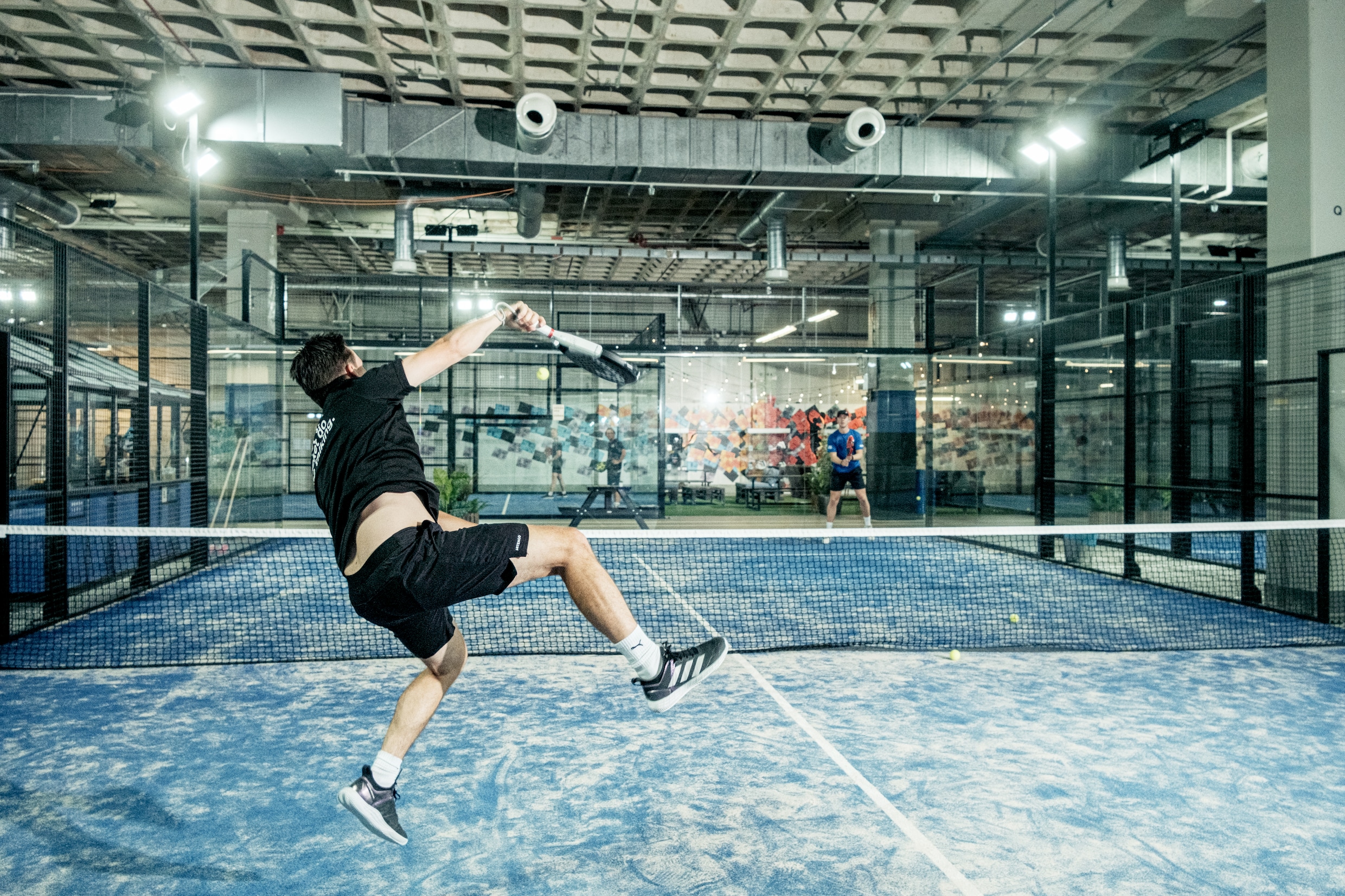 Bij padelclub B. Amsterdam Padel en PadelCasa doe je een vrijmibo op de ...