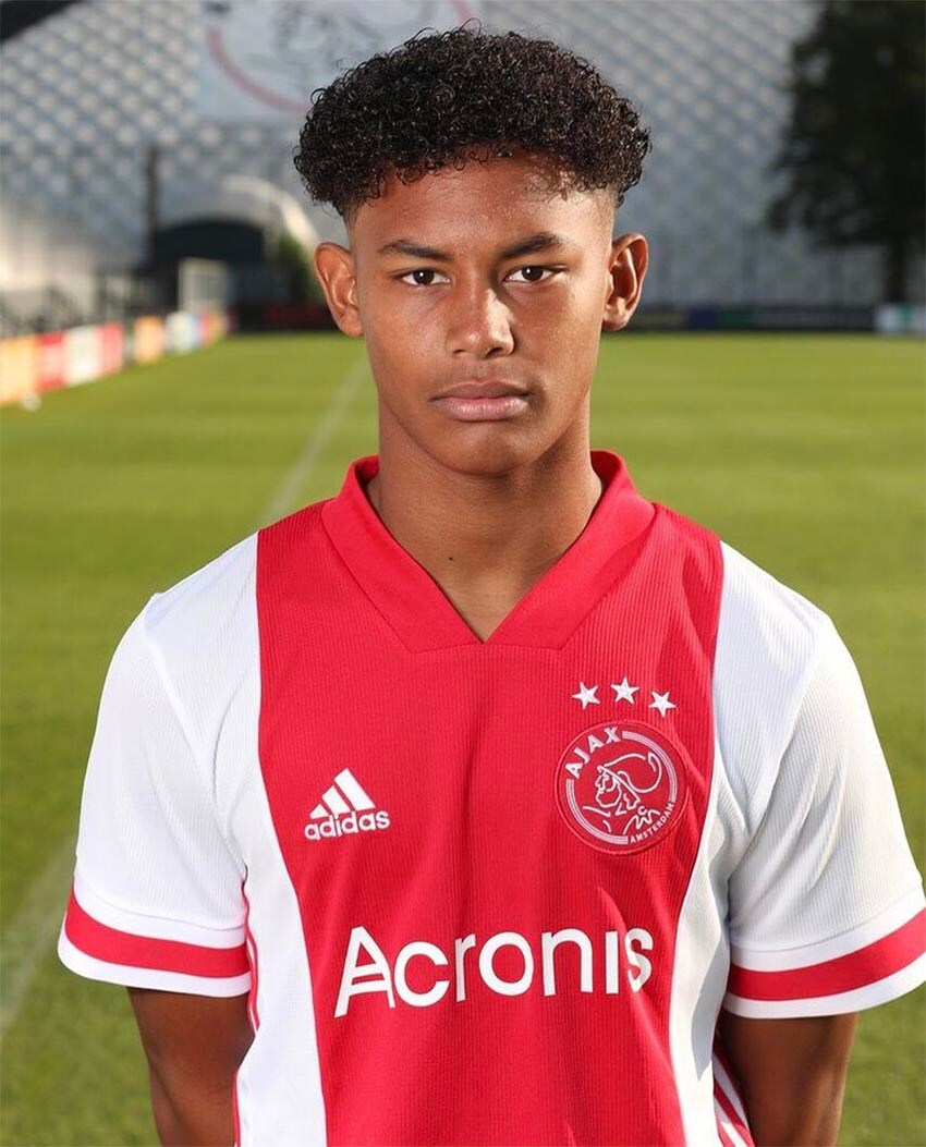 Ajaxtalent Noah Gesser (16) omgekomen bij auto-ongeluk | Het Parool