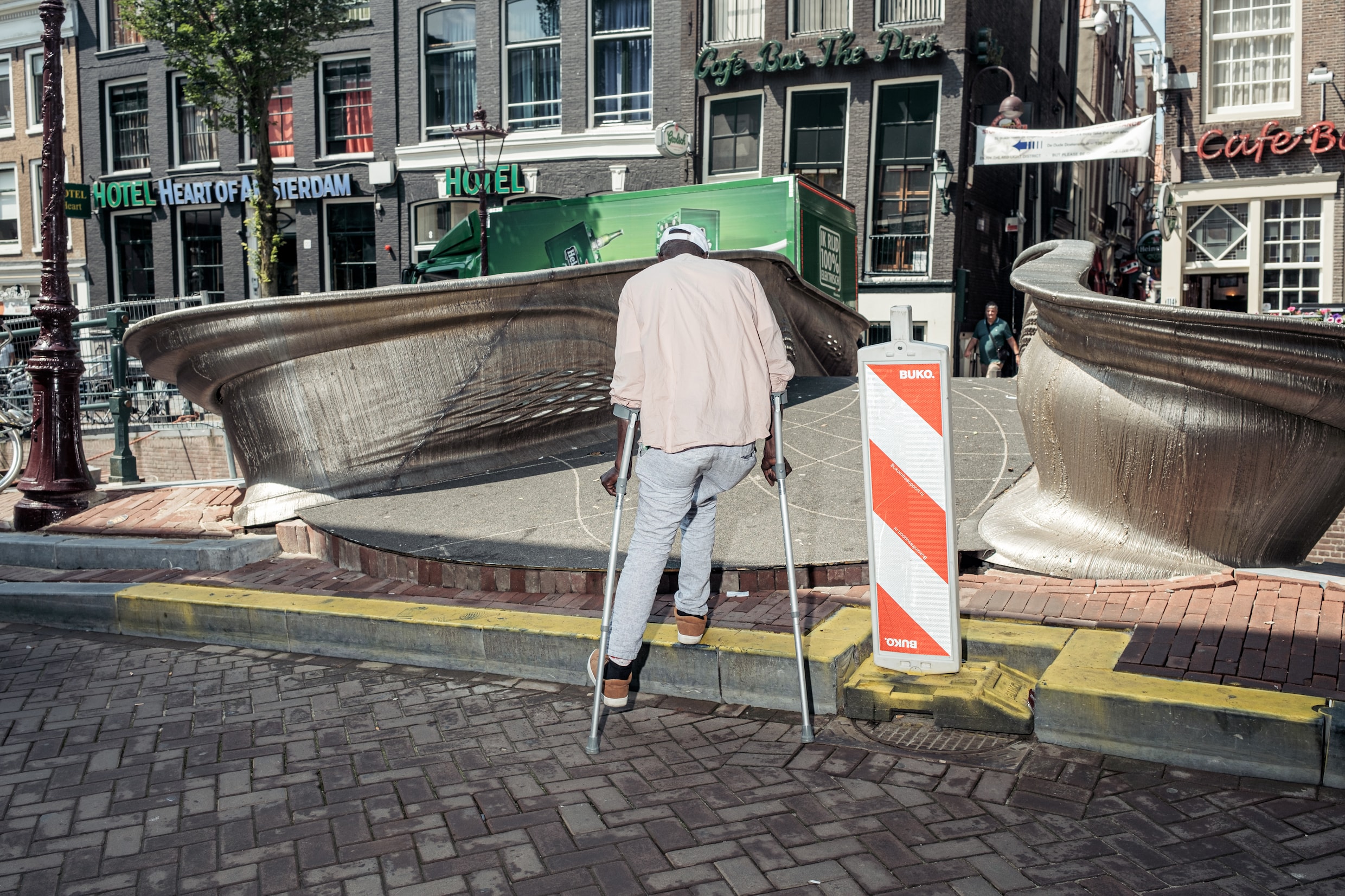 3D-geprinte brug komt niet meer terug op de Wallen | Het Parool