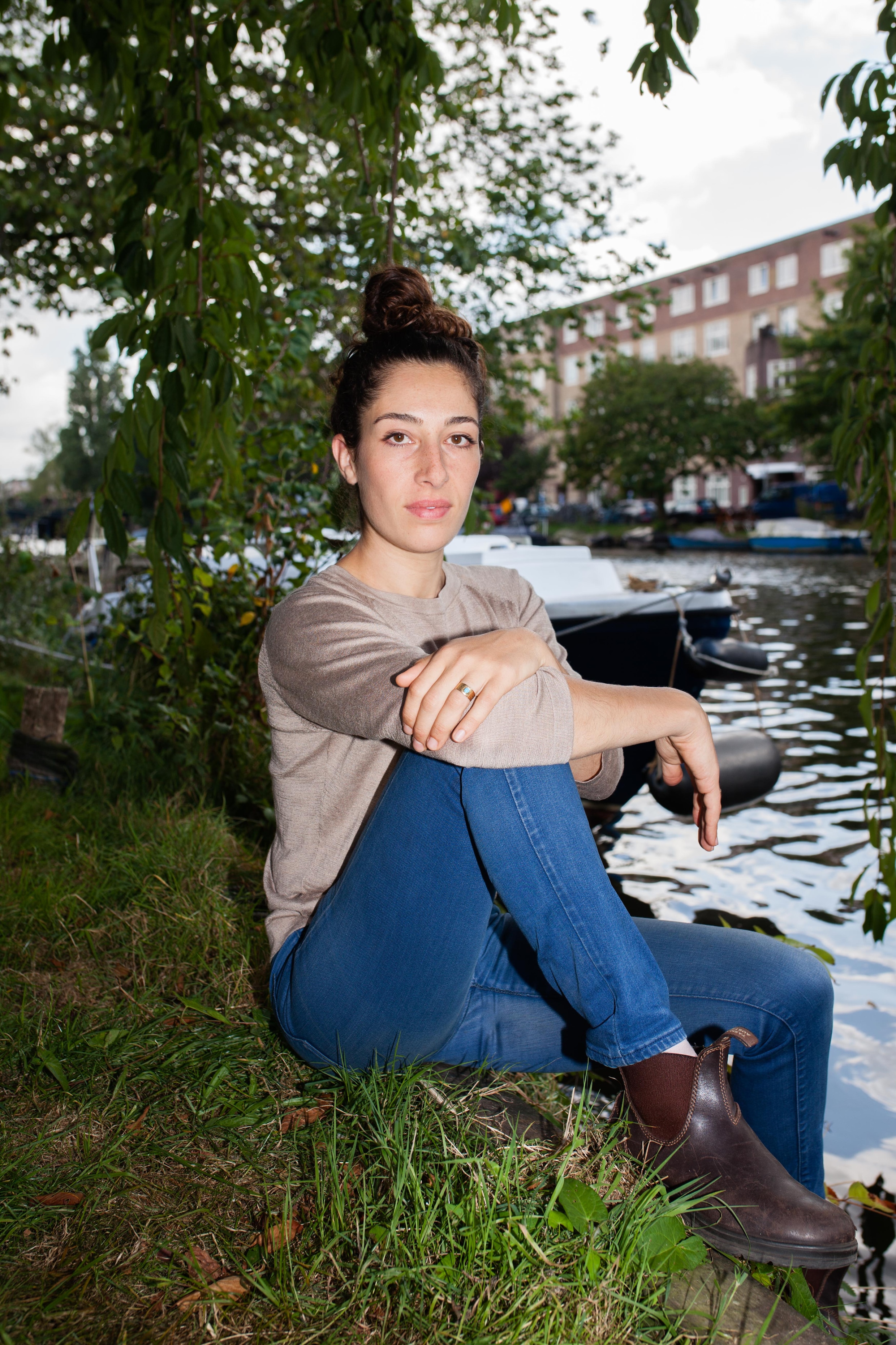 Actrice Sam Ghilane: ‘Bij lekker weer zit ik bij de Zuiderkerk met ...