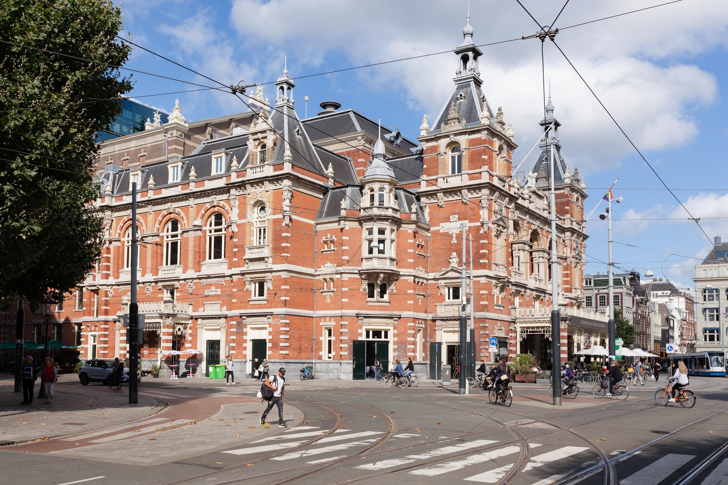 Actrice Sam Ghilane: ‘Bij lekker weer zit ik bij de Zuiderkerk met ...