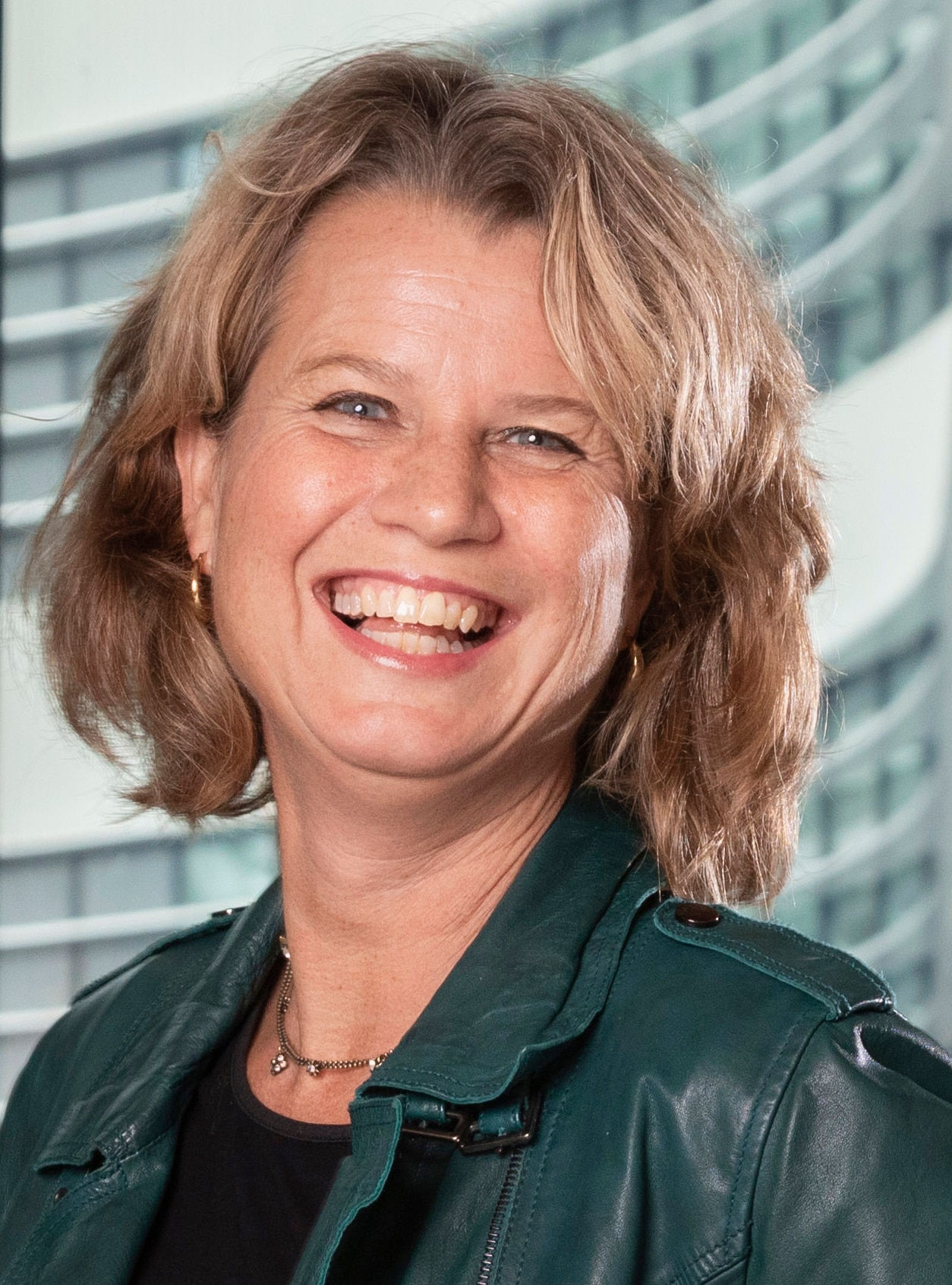 Tekort aan topvrouwen: ‘Als je wilt meespelen in een mannenwereld, moet ...