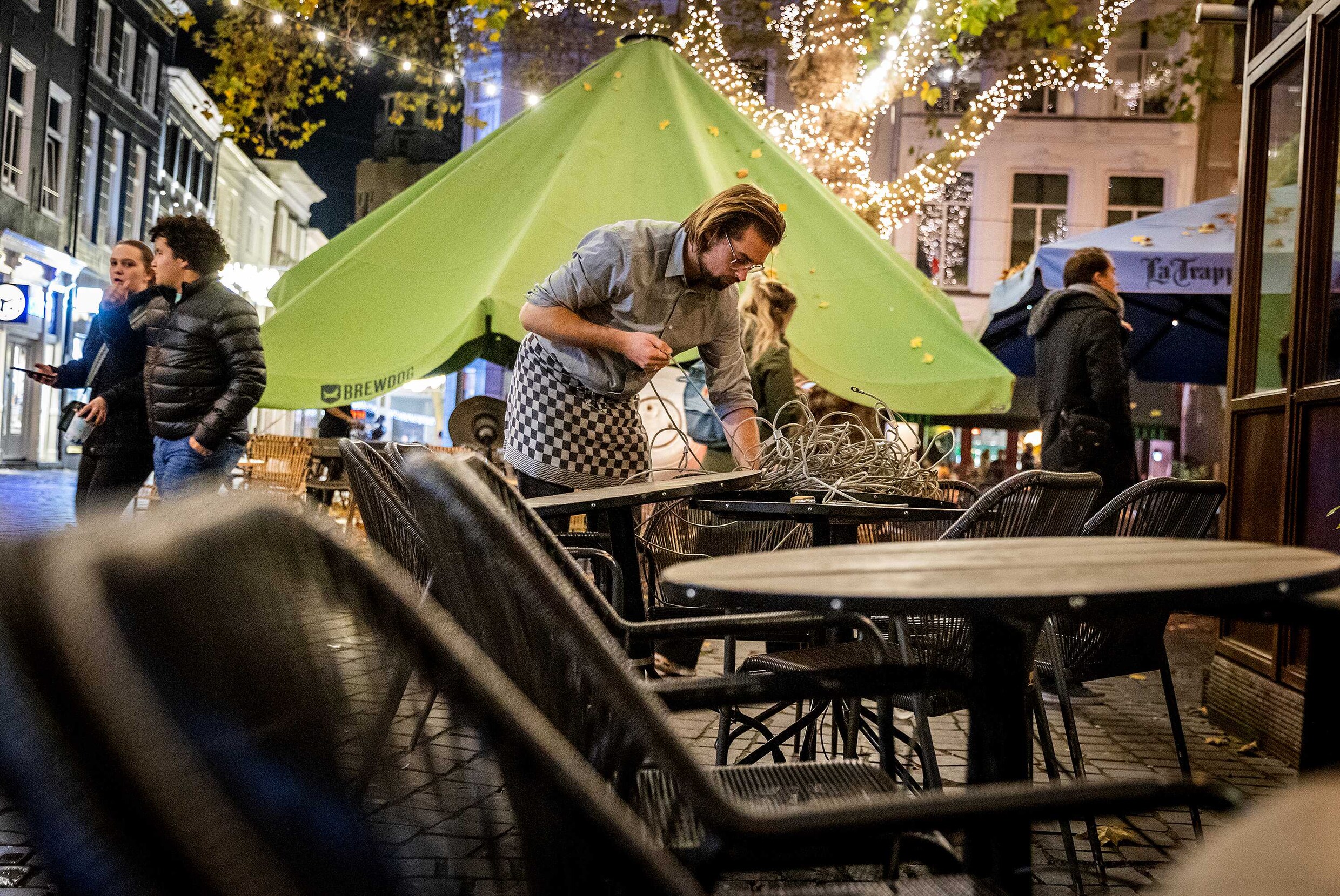 Horeca voelt invoering coronapas: 20 procent minder pinomzet | Het Parool