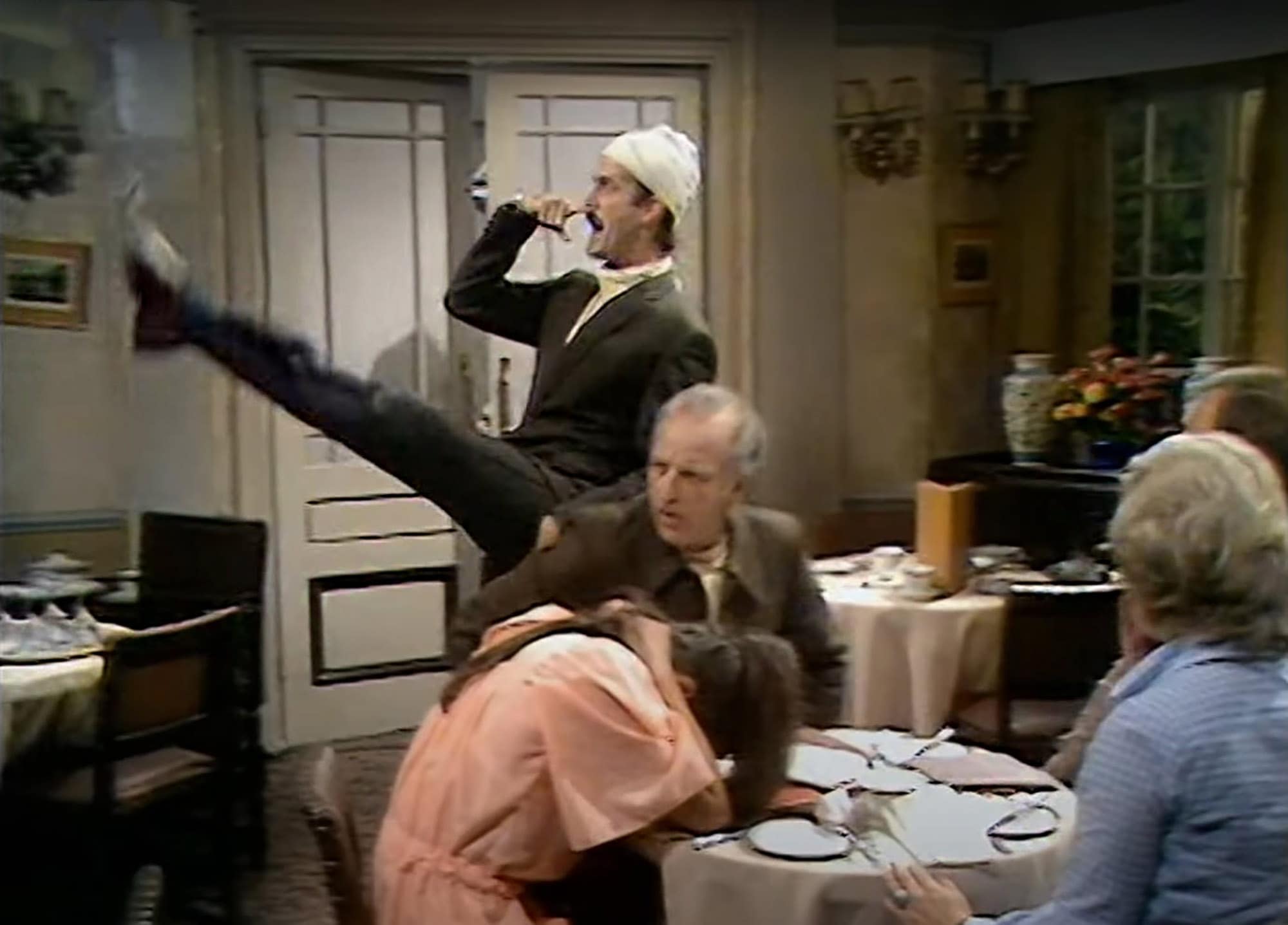 Fawlty Towers krijgt reboot, mét hoofdrolspeler John Cleese | Het Parool