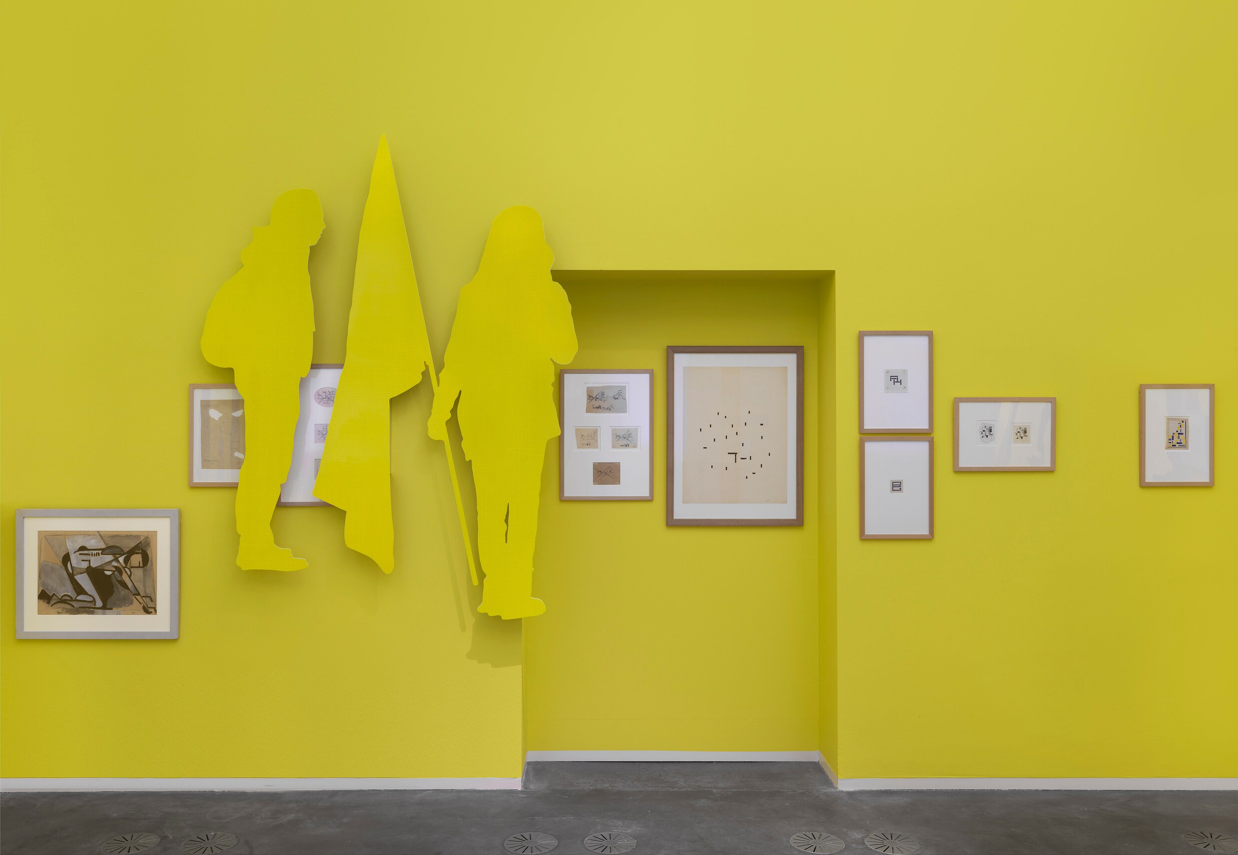 Antonis Pittas zet Nederlander Theo van Doesburg tussen de Franse gele ...