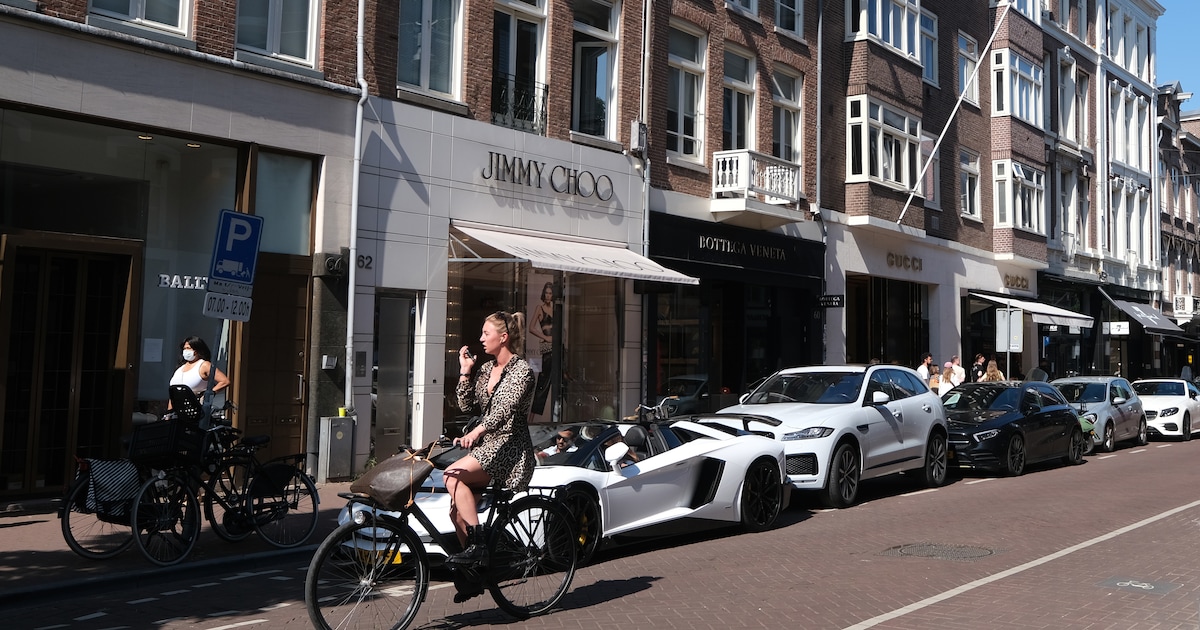 Rijke mensen asocialer in het verkeer? Onzin, stelt deze UvA ...