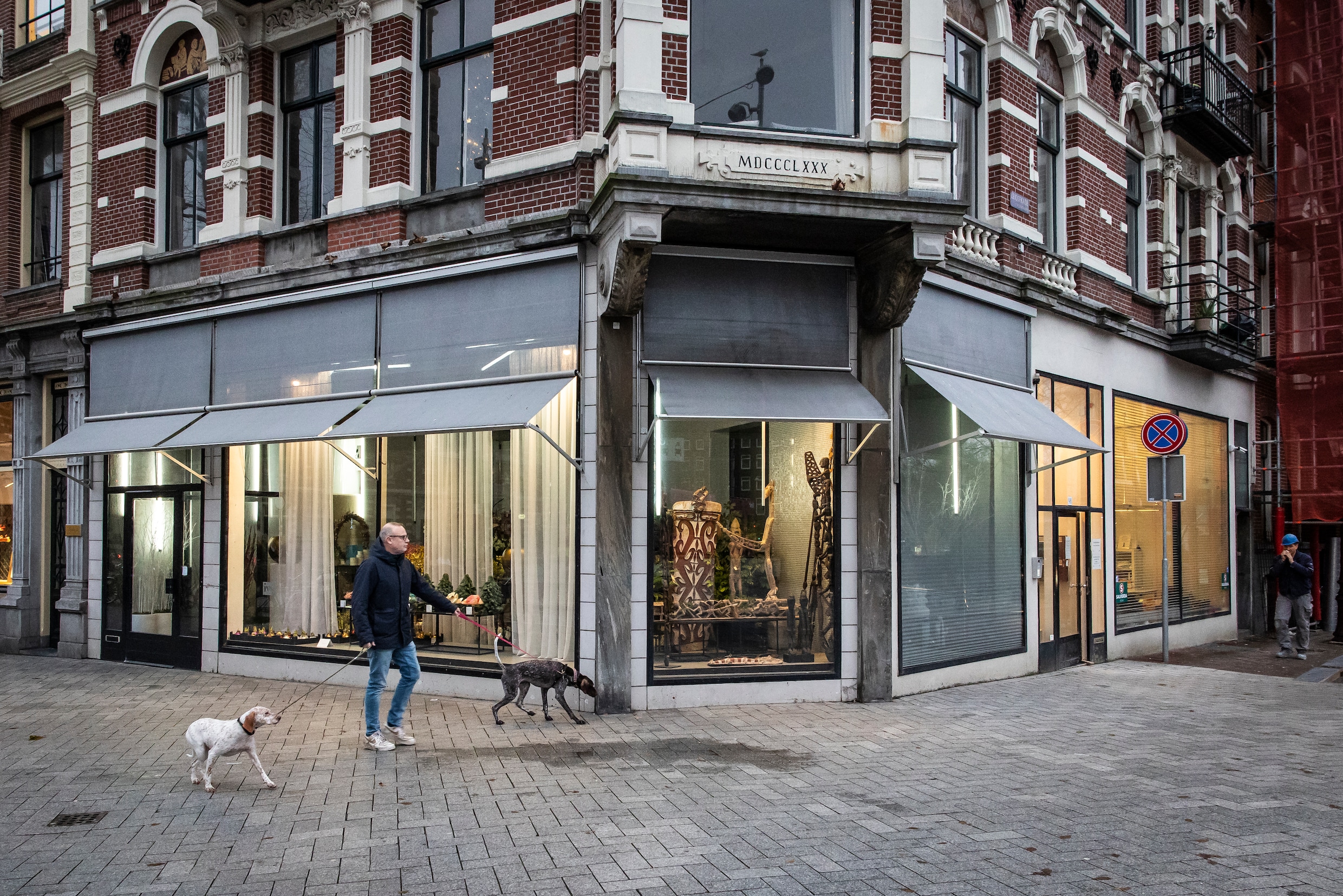 Bloemenzaak Ivy vertrekt na 126 jaar van het Leidseplein: ‘Ik ben ...