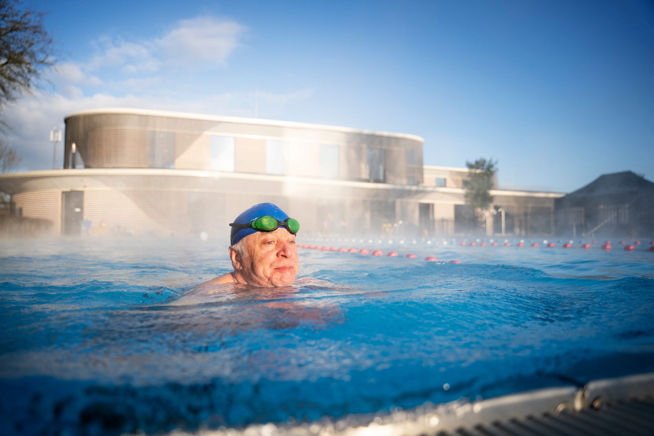 Ook buitenbad Noorderparkbad weer open tijdens winterse lockdown | Het ...