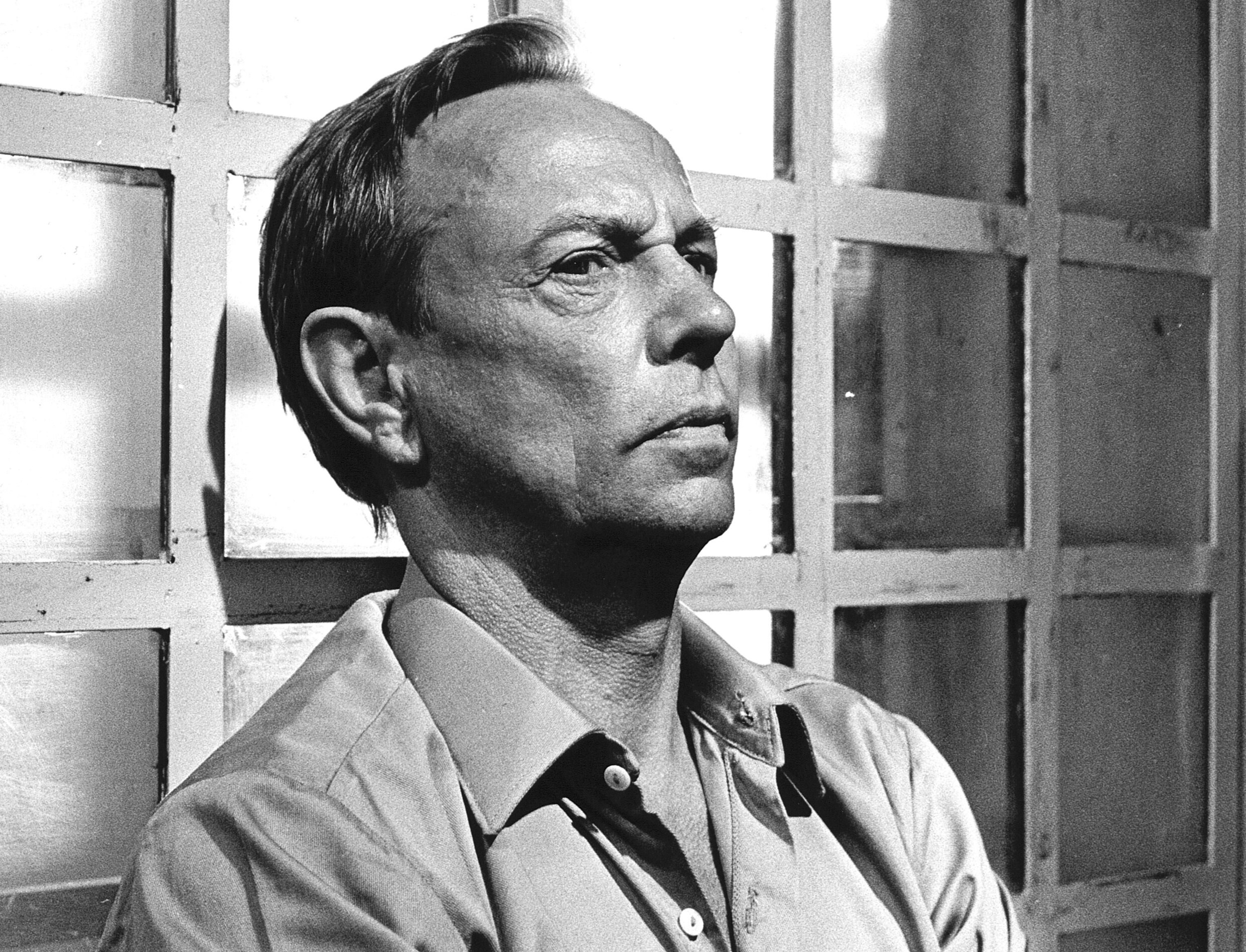 Rijk de Gooyer meldde zich aan de deur van sociëteit De Kring met een ...