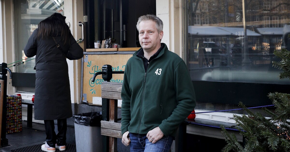 Café Winkel 43 verkoopt nu koffie en appeltaart to go | Het Parool