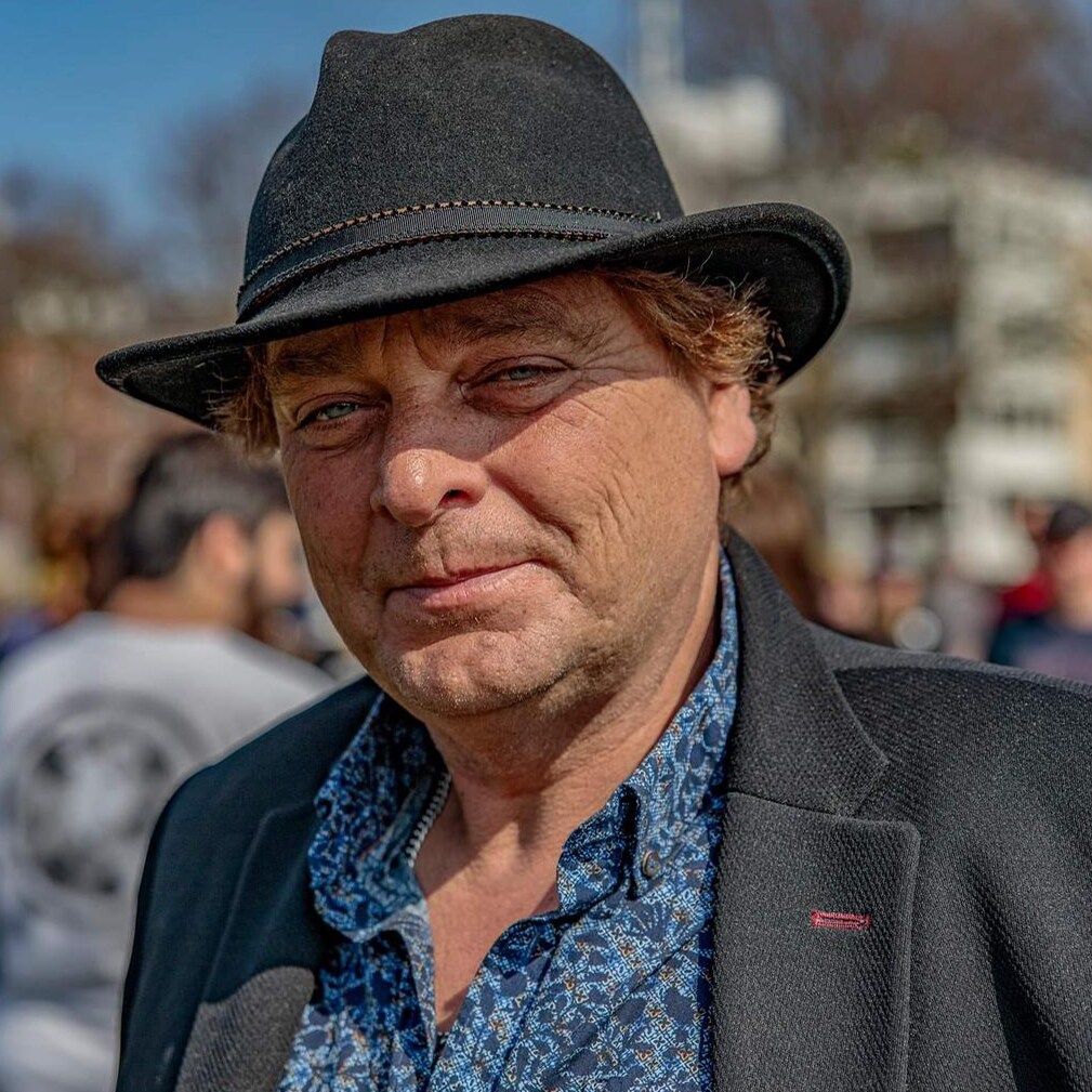 Deze acht ‘koffiedrinkers’ jagen het coronaverzet aan: ‘Dit is mijn ...