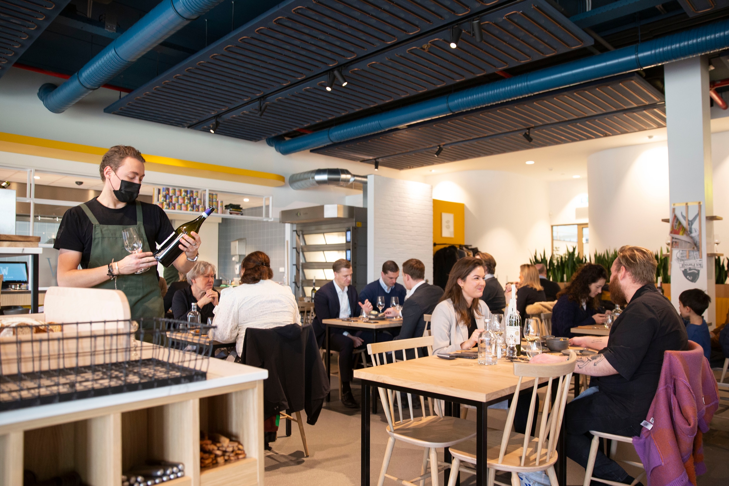 Buurtbewoners vinden het brood zo lekker dat Wils Bakery Café de deuren ...