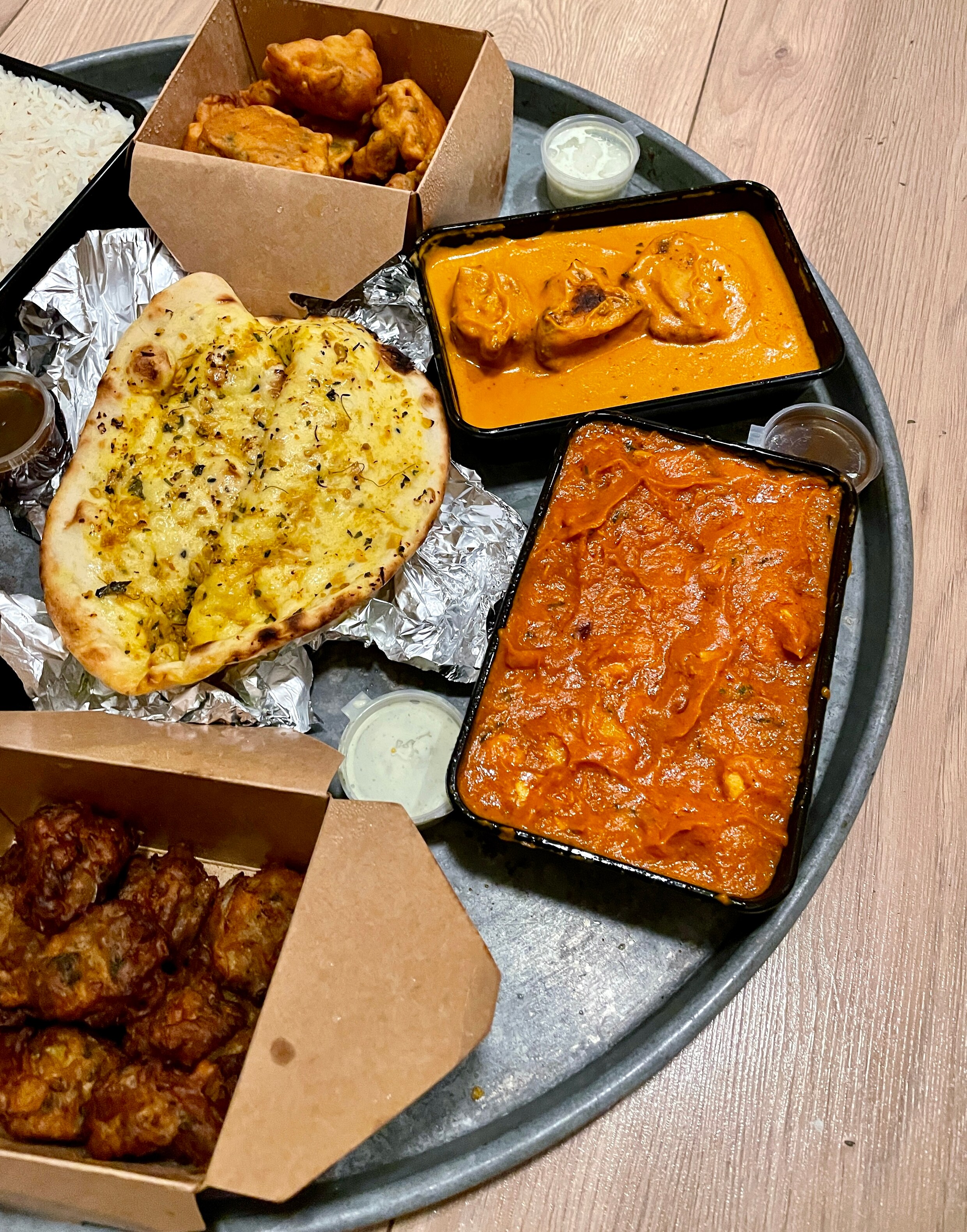 In een oogwenk verliefd op de butter chicken momos van Dutch Dabbawala ...