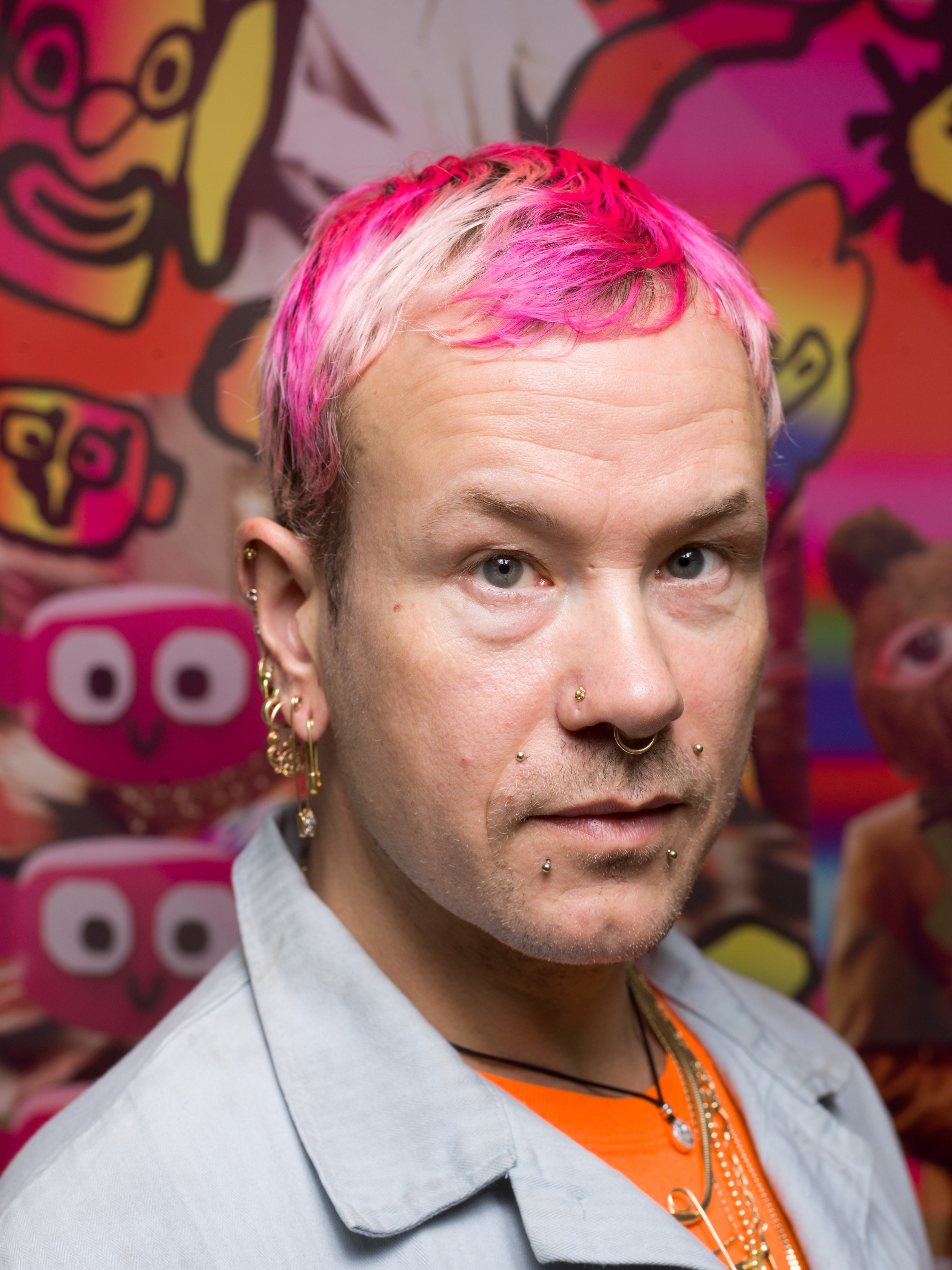 Ontwerpen van Bas Kosters vertaald naar het theater: een kleurrijk ...