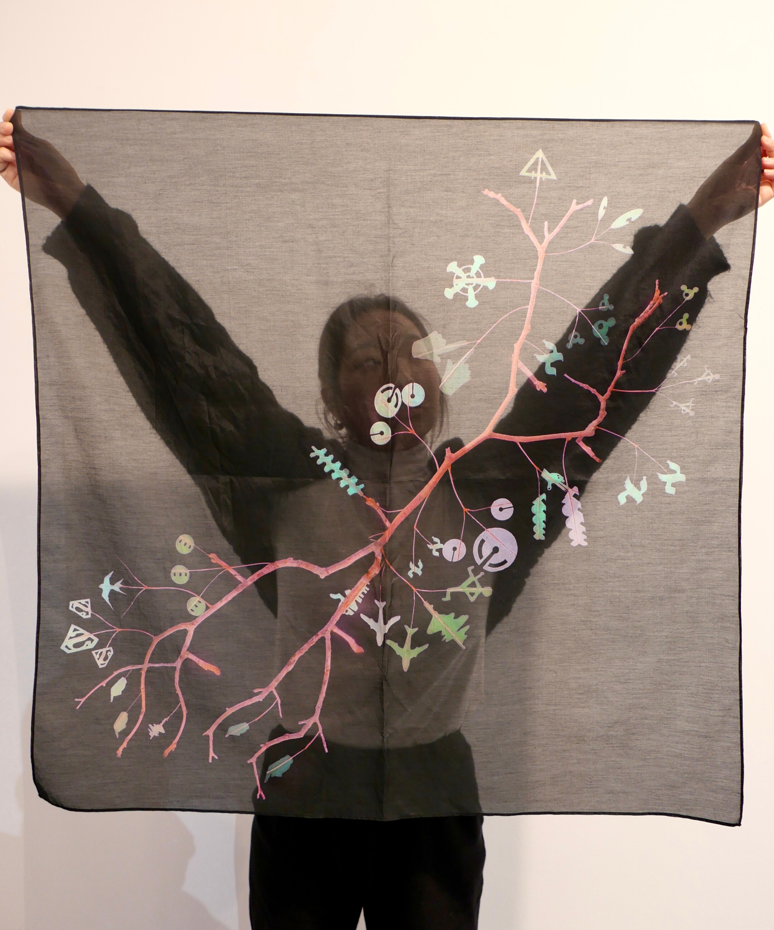 Deze kunstenaars ontwierpen een sjaal om hun geliefde kunstplatform te ...