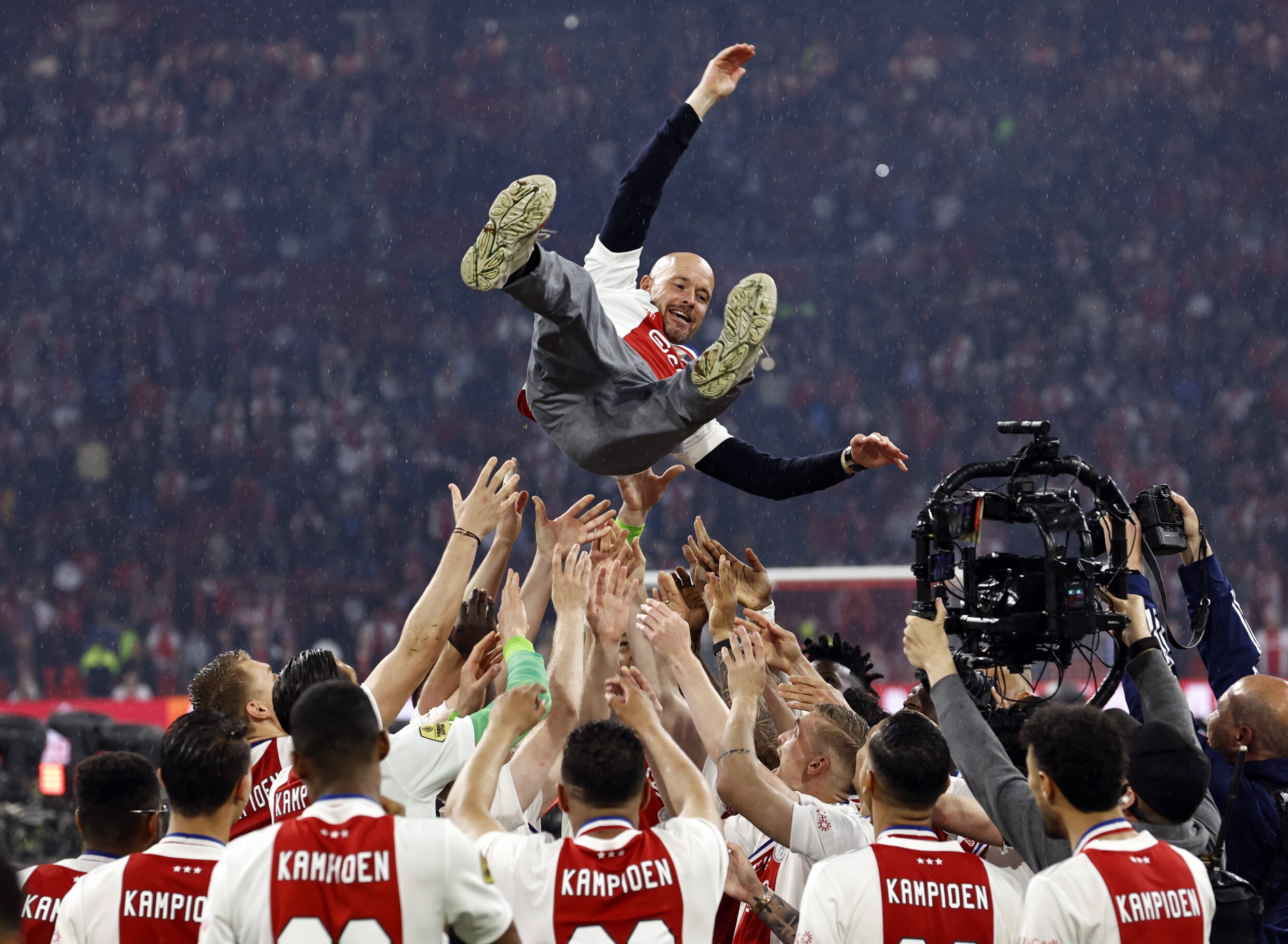 11 jaar Edwin van der Sar bij Ajax in 11 belangrijke momenten | Het Parool