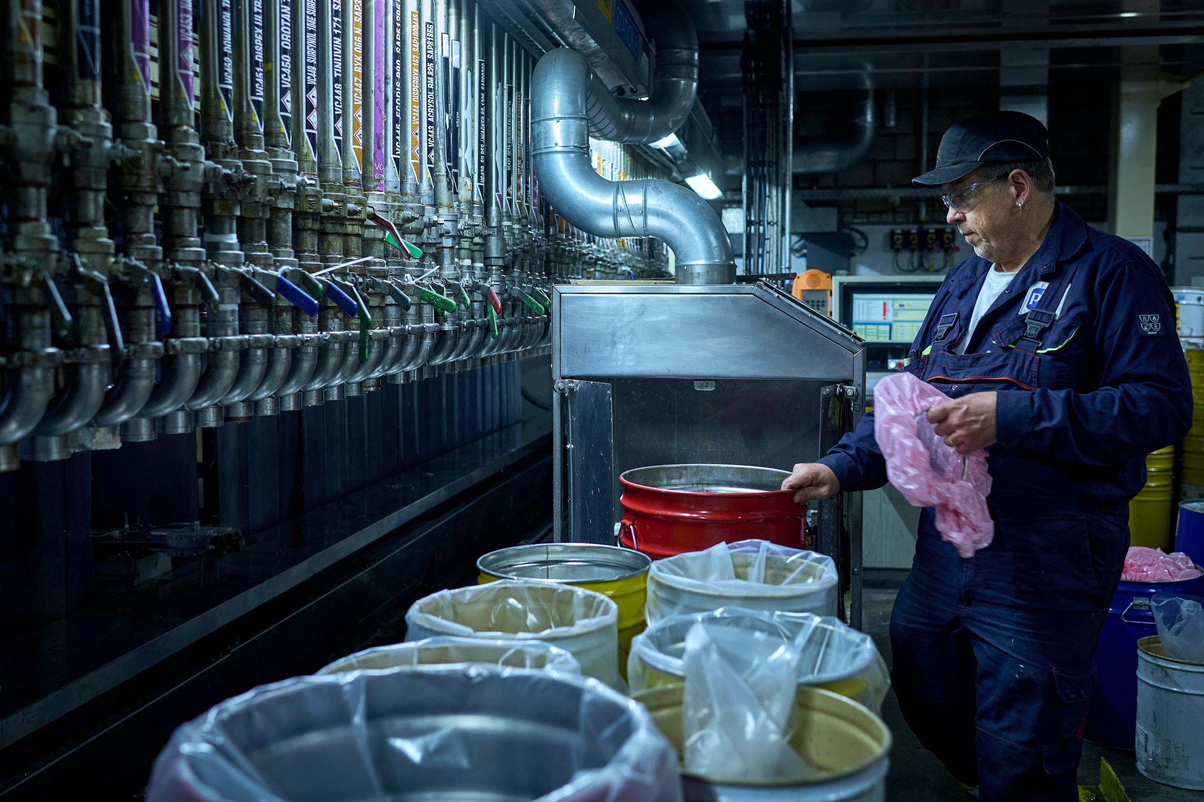 Langs bij de Amsterdamse verffabriek van het Amerikaanse PPG: ‘Ik ...