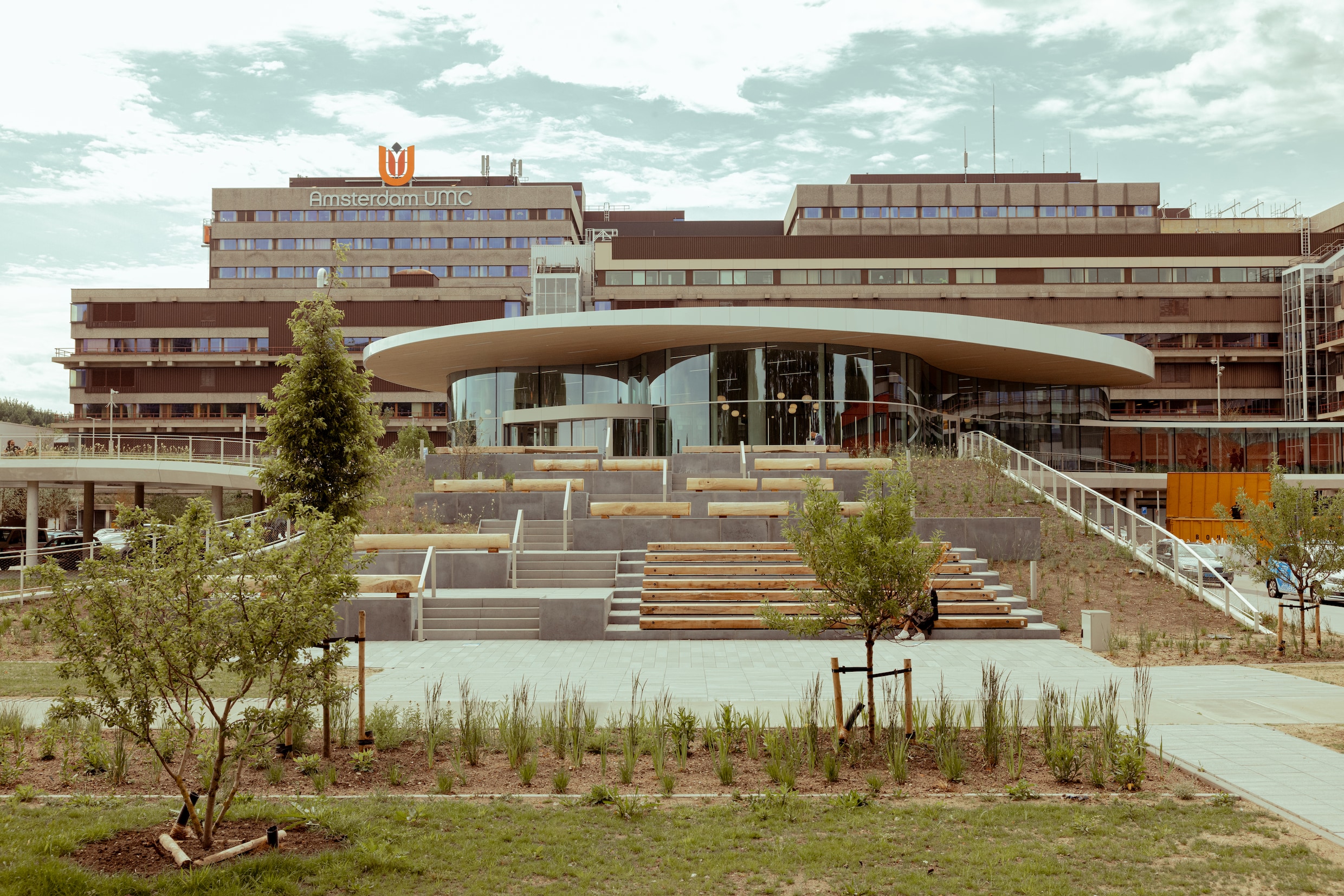 De nieuwe entree van Amsterdam AMC: veel werkt, maar het is ook ...