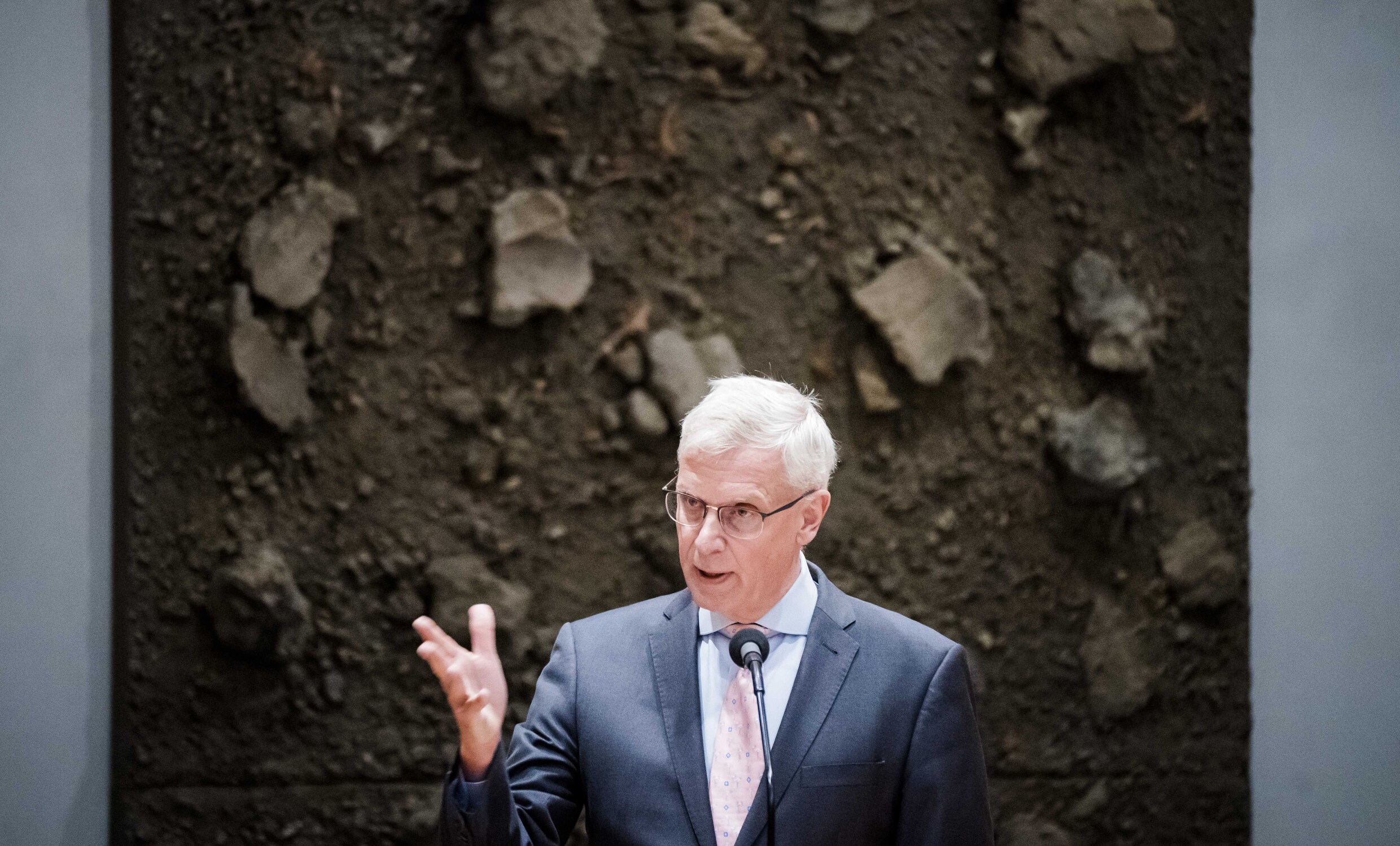 ‘Van Rij wil institutioneel racisme bij deel fiscus erkennen’ | Het Parool