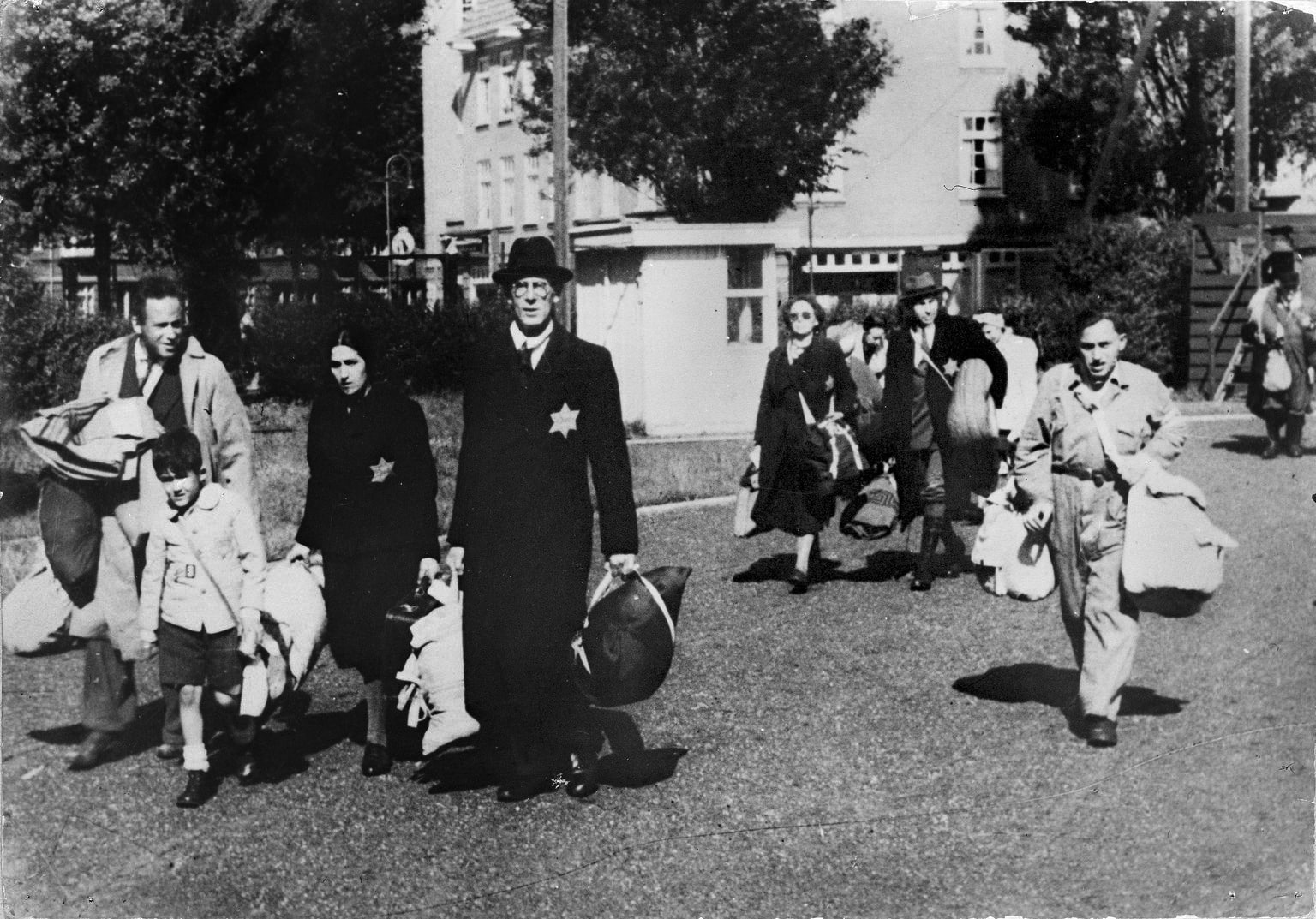 Overlevende: ‘Die razzia hadden we niet zien aankomen’ | Het Parool