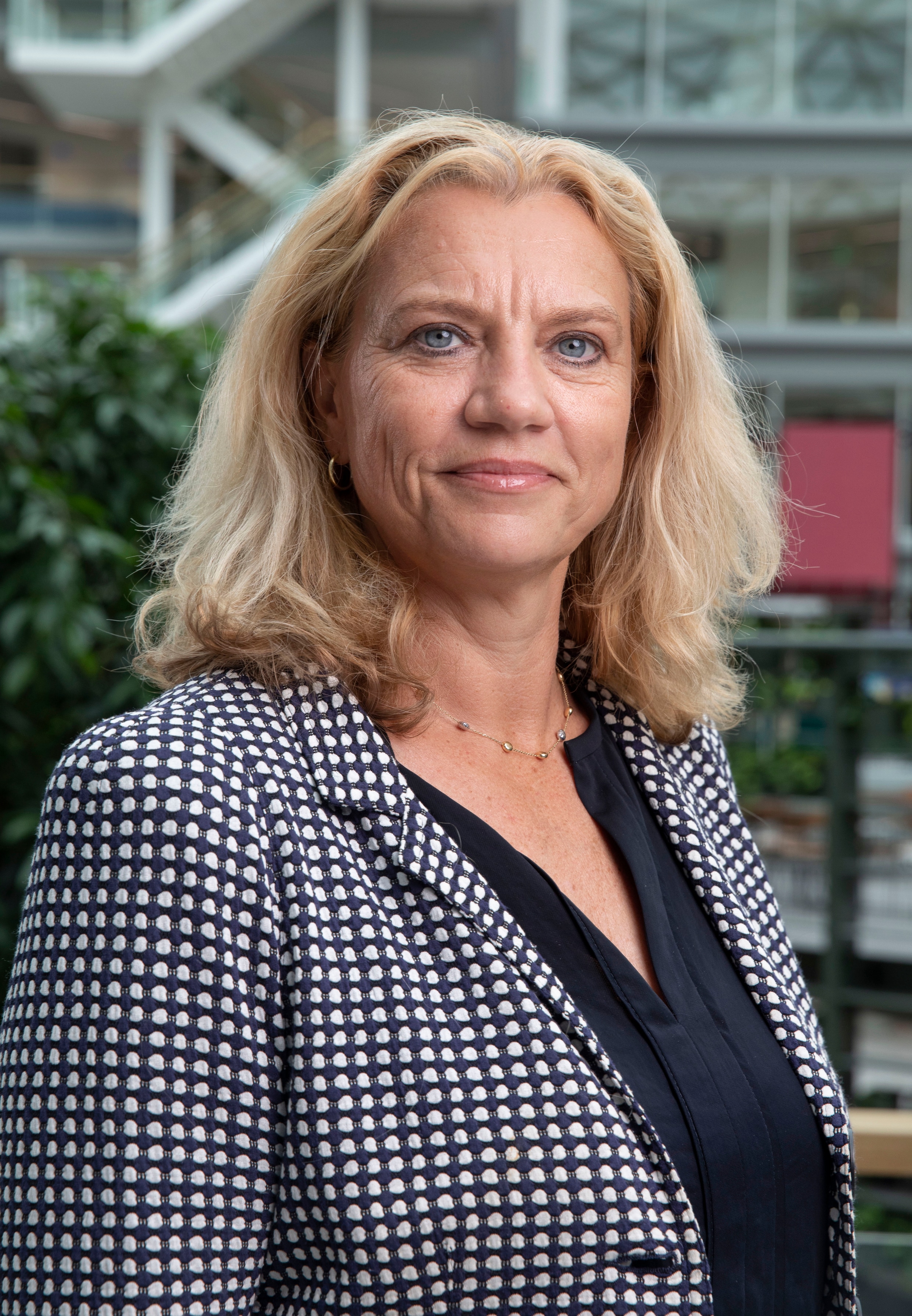 Het is de hoogste tijd voor een onderzoek naar Ajax’ Annette Mosman ...