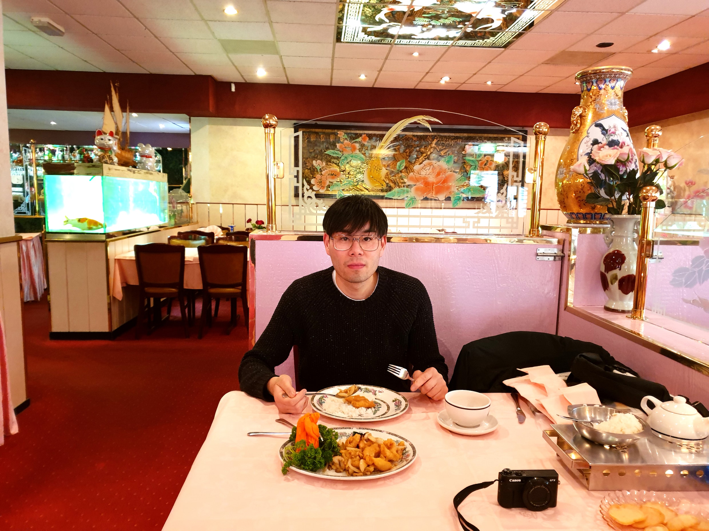 Kunstenaar Benjamin Li zoekt in elk Chin. Ind. restaurant naar de roos van wortel | Het Parool