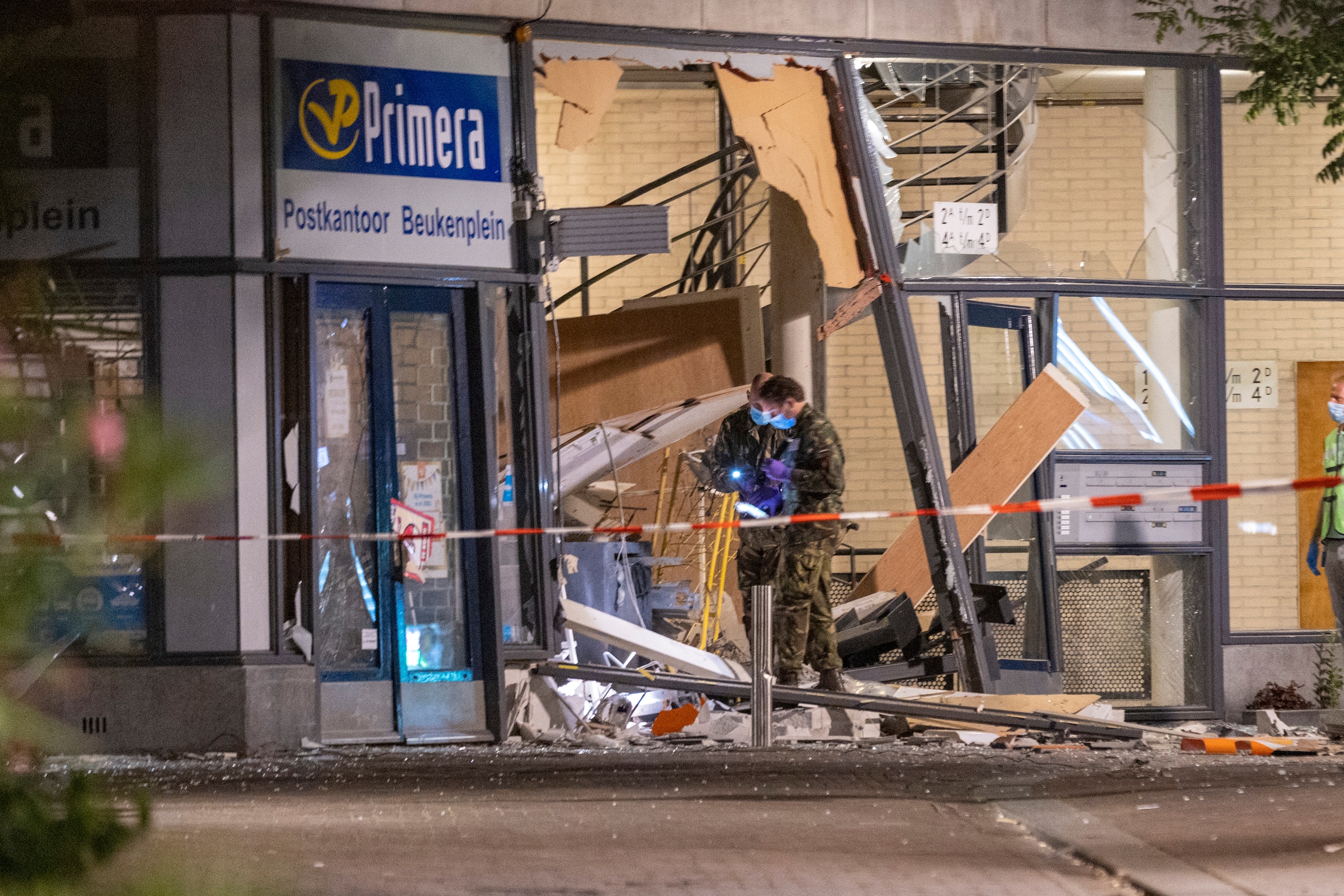 OM eist 15 tot 18 maanden cel voor vier Amsterdammers wegens ...