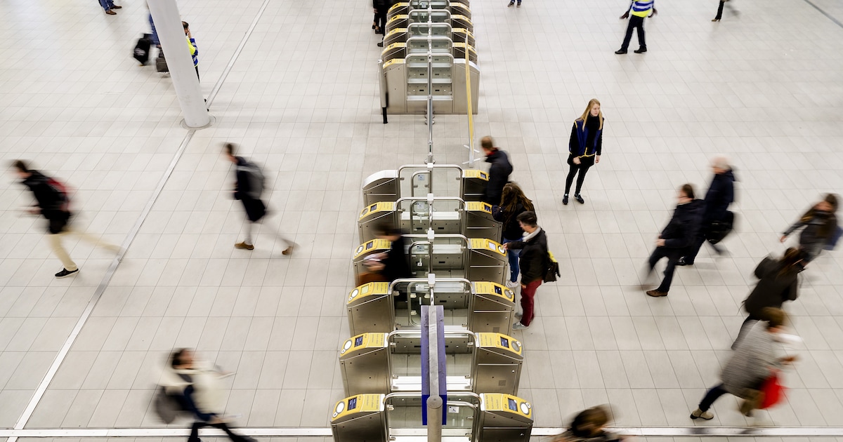 NS gaat inchecken met betaalpassen bij grotere groep testen | Het Parool