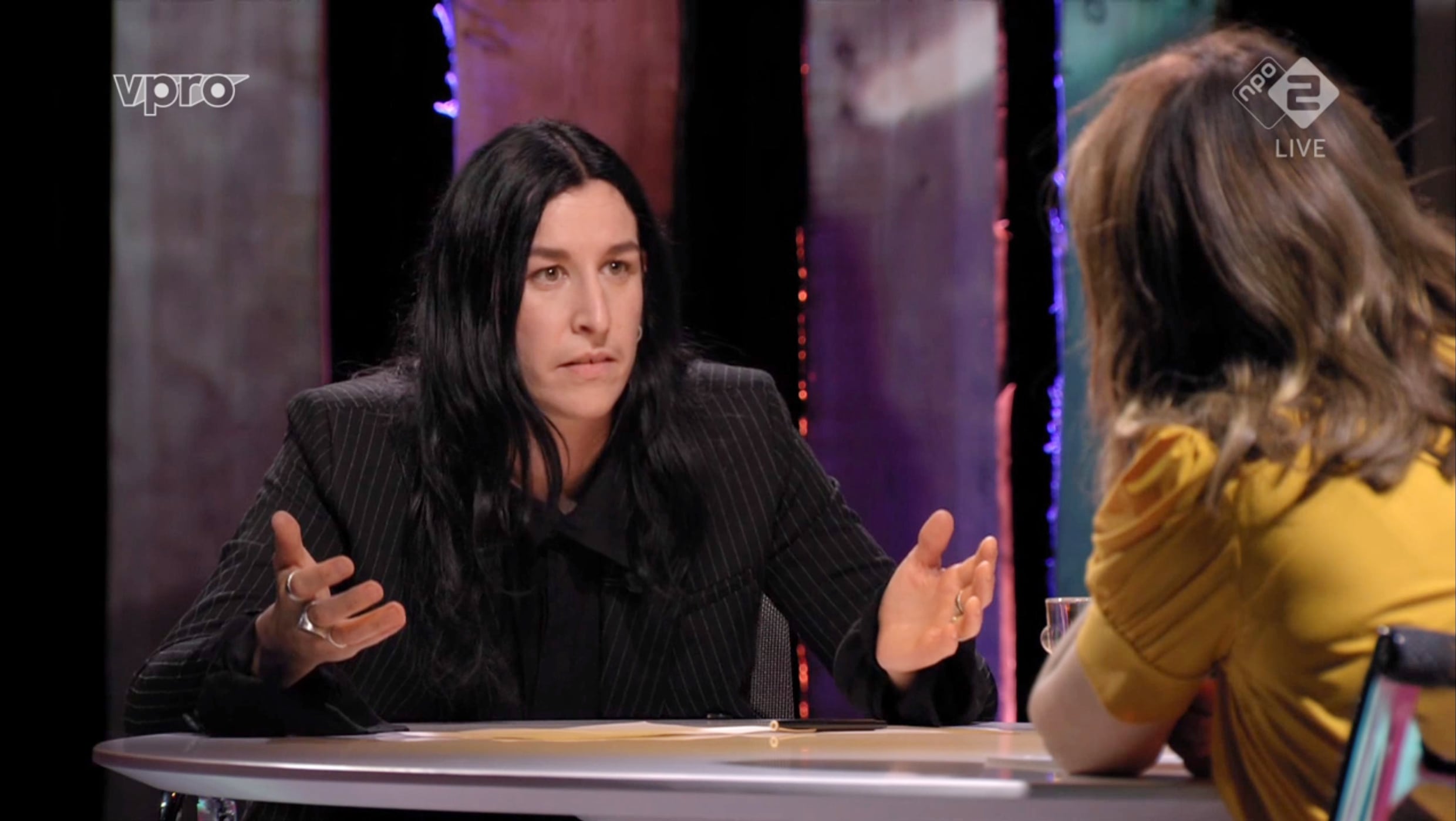 Zomergast Raven van Dorst leek het ingewikkeld te vinden, al dat praten ...