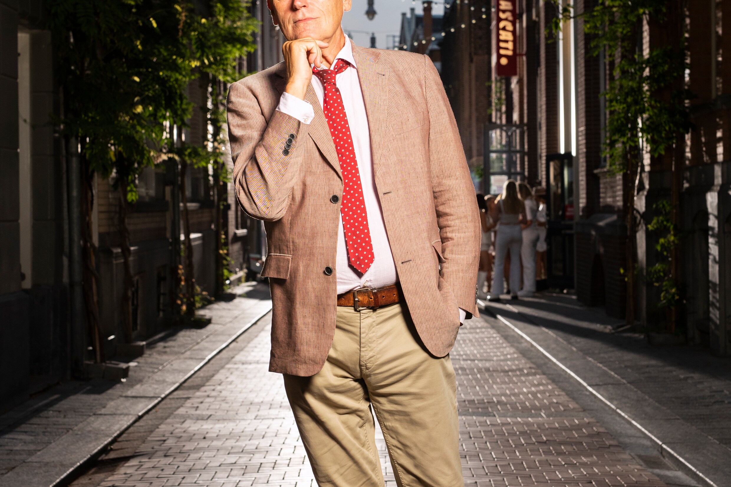 Arthur Japin leidt ons rond door het Amsterdam van 1885 – en zijn ...