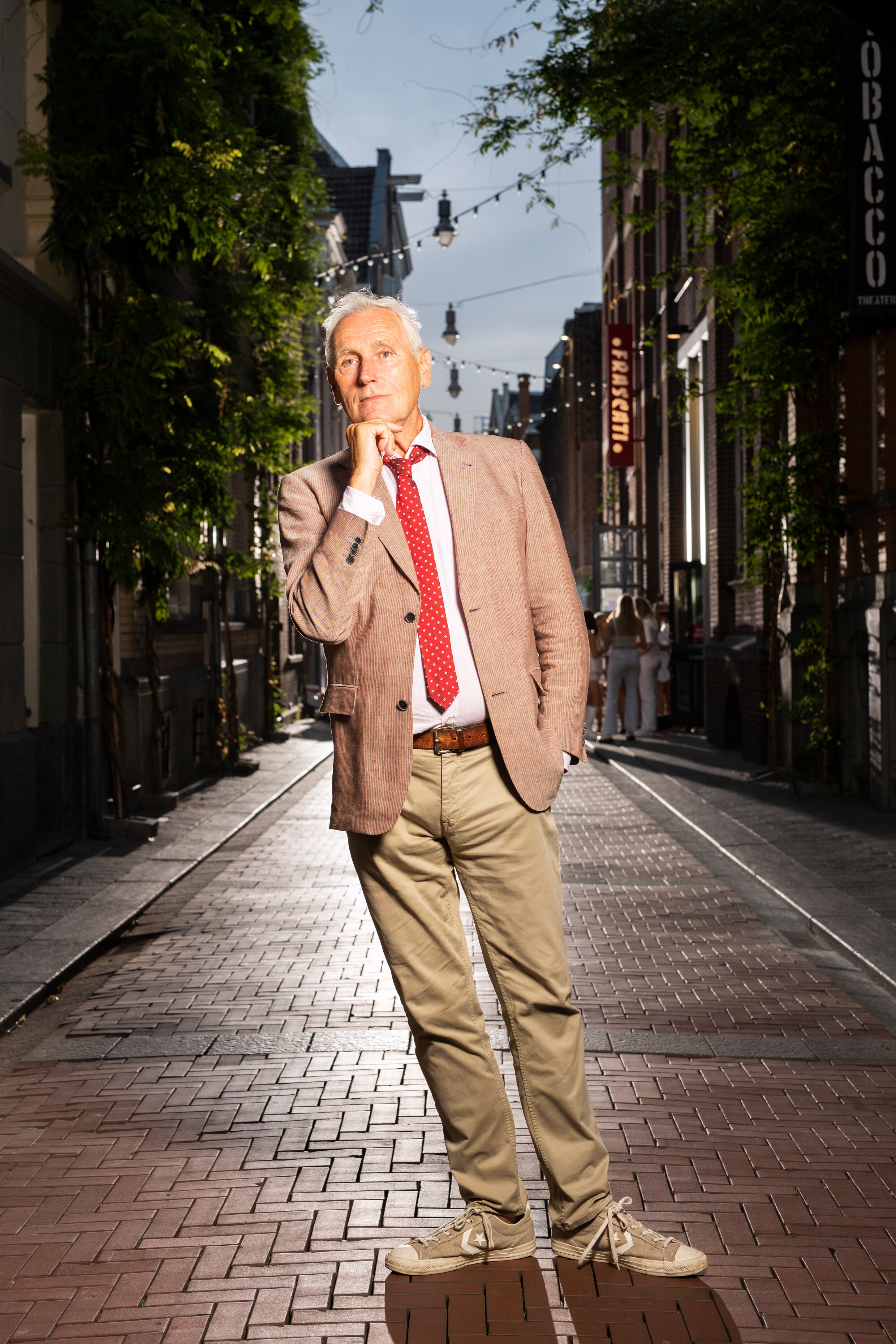 Arthur Japin leidt ons rond door het Amsterdam van 1885 – en zijn ...