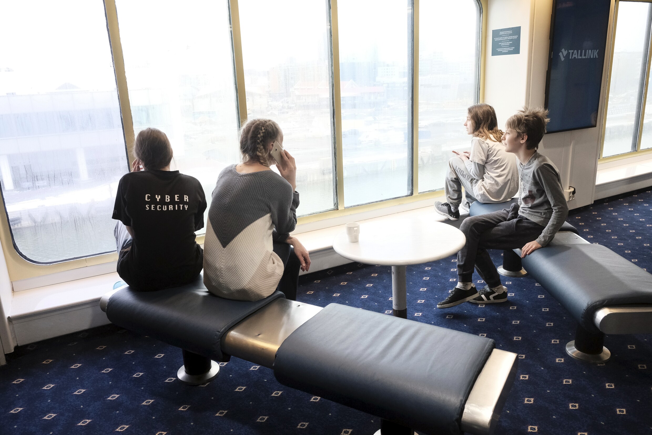 Eerste asielcruiseboot mag in Velsen aanmeren, maar weken later dan ...