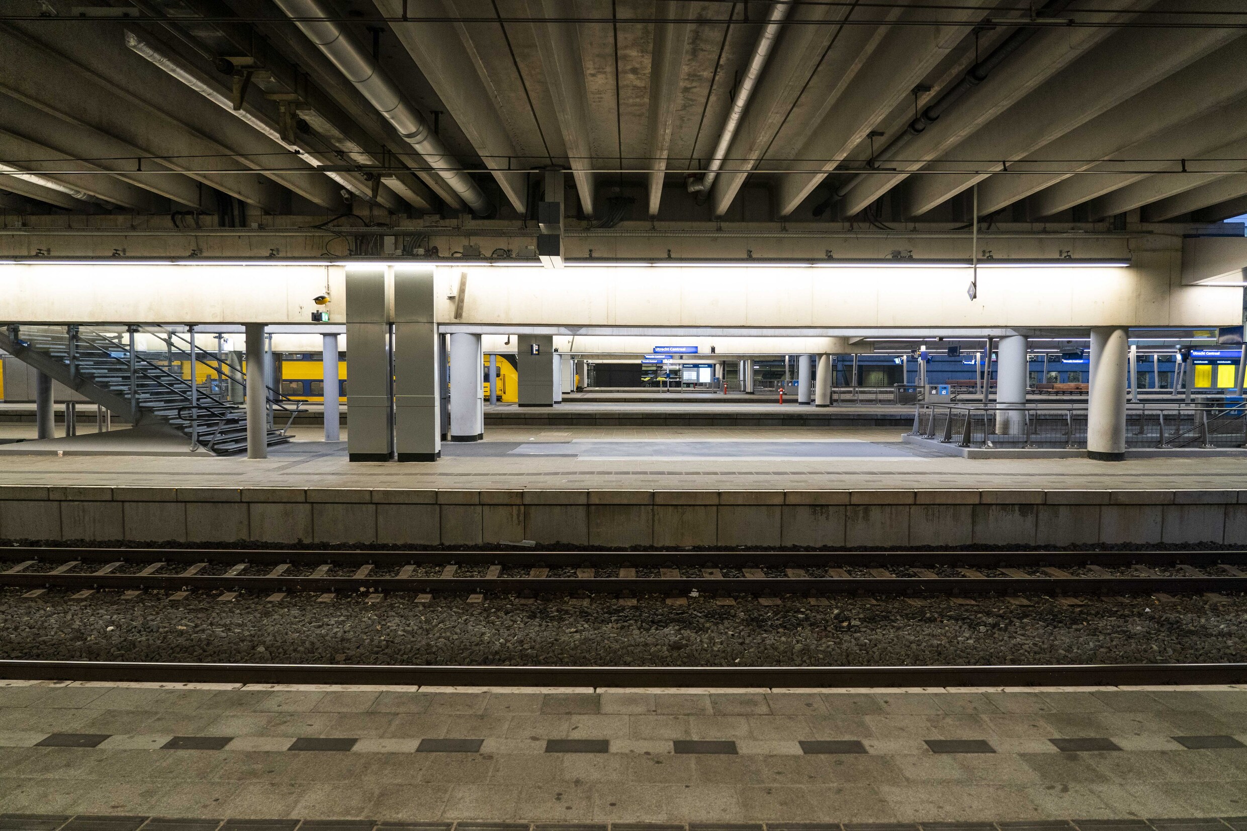 Een soort Remkes kan helpen bij cao-conflict NS en spoorbonden: ‘Het is ...