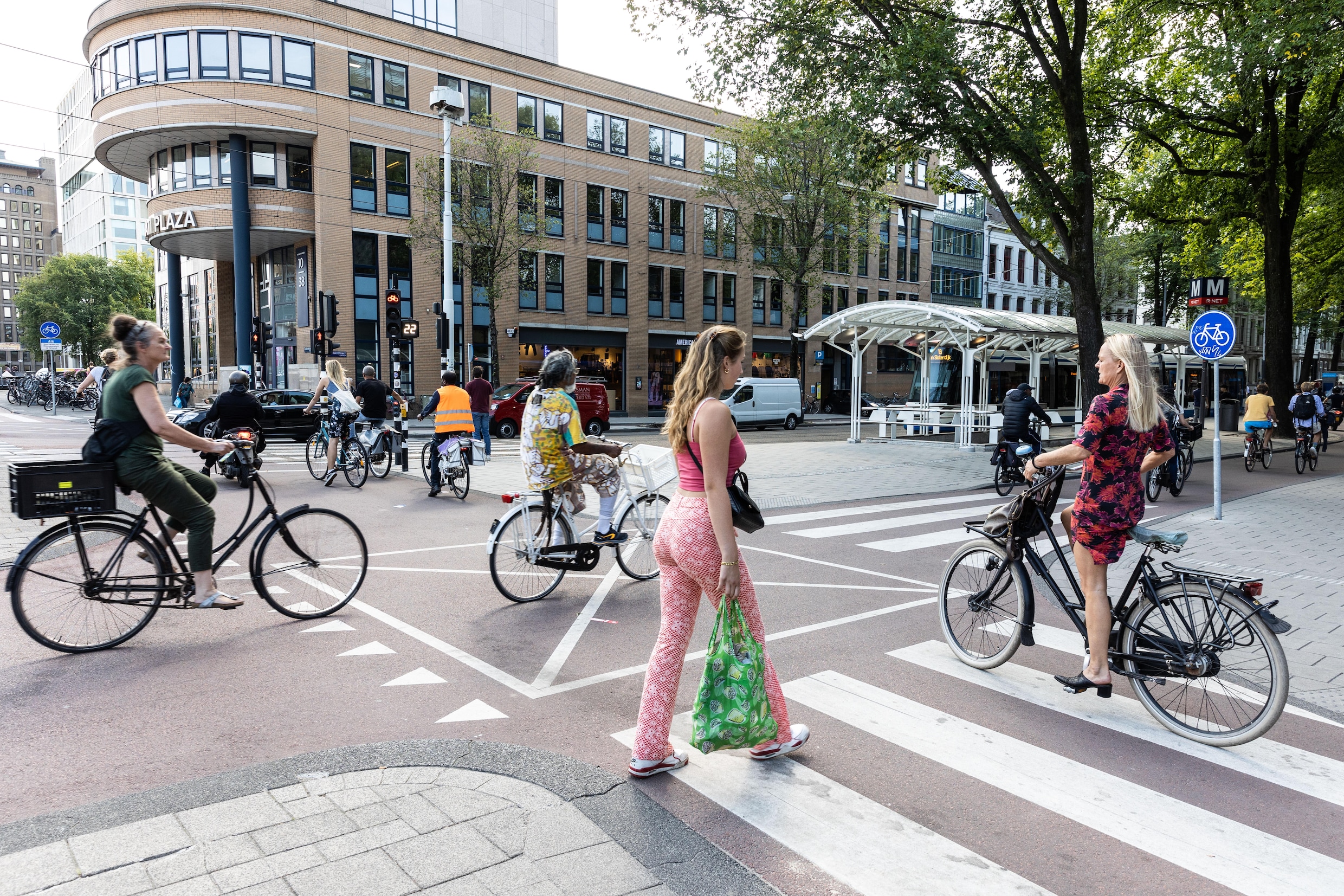 Door groen gefietst? Op het Weesperplein duiken ineens haaientanden op ...