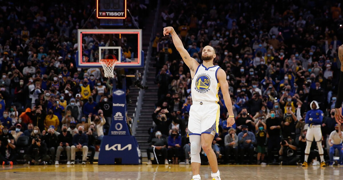 Bizarre sponsordeal maakt van basketbalvedette Stephen Curry man van ...