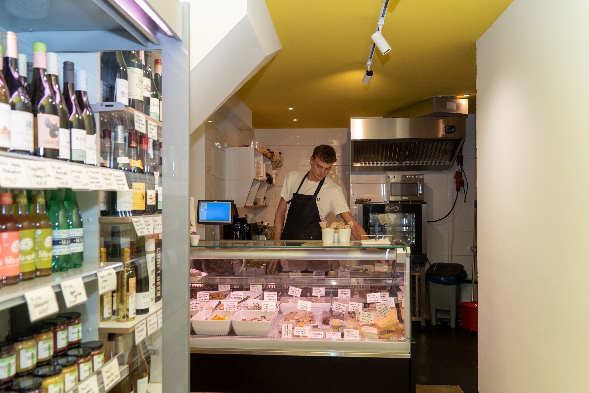 Bij de tweede Thull’s Deli koop je gefermenteerde groenten in een pot ...